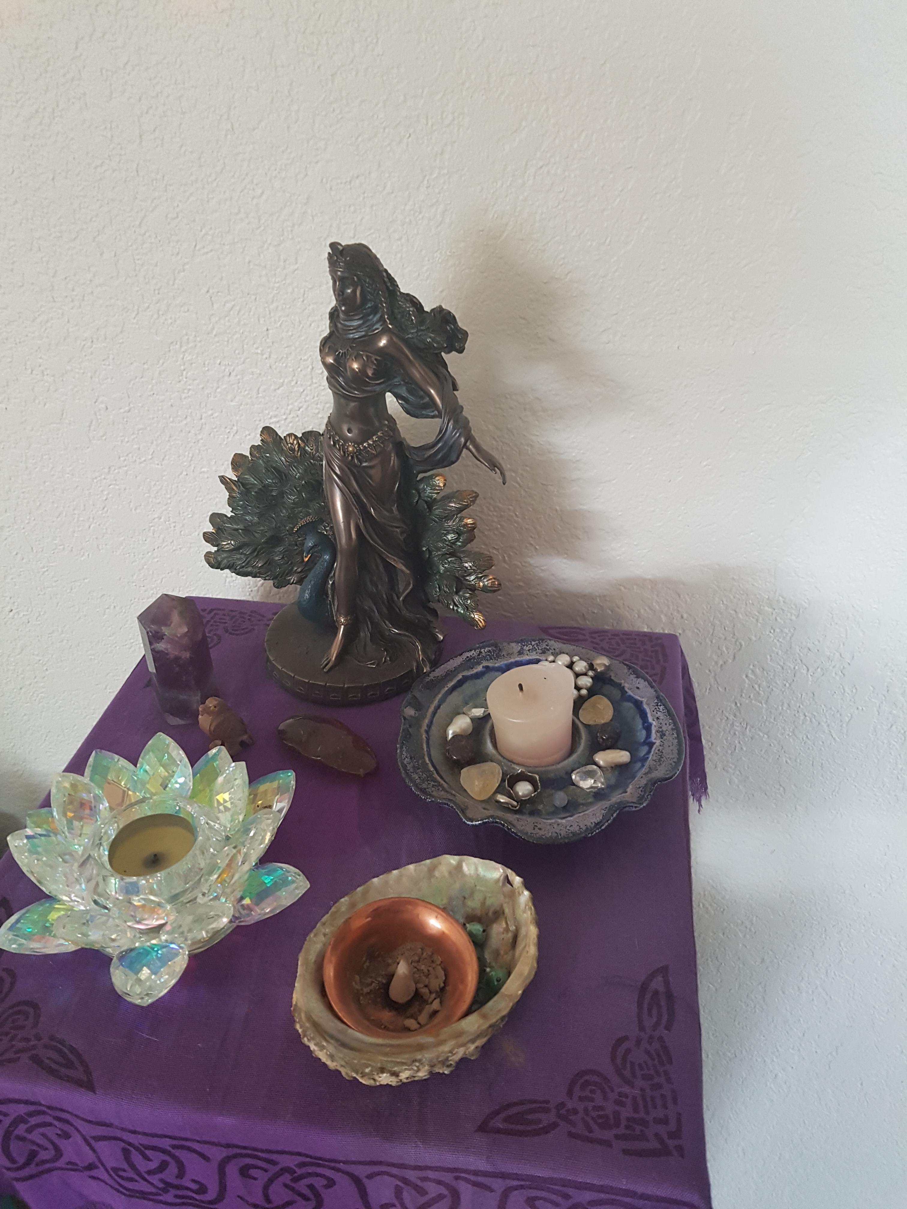 My altar to Hera | Scrolller