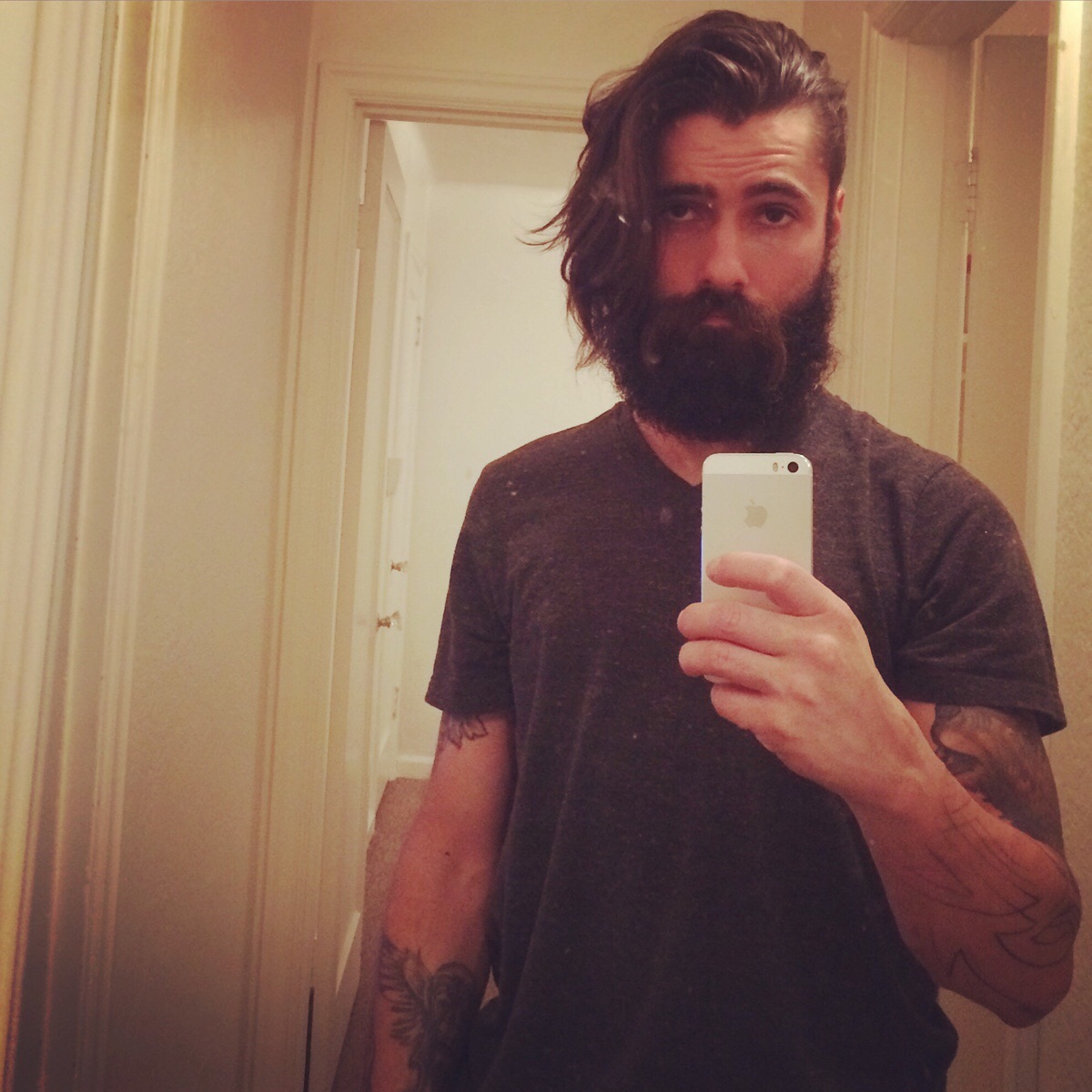 My beard is scratchy but it gives good back rubs. | Scrolller