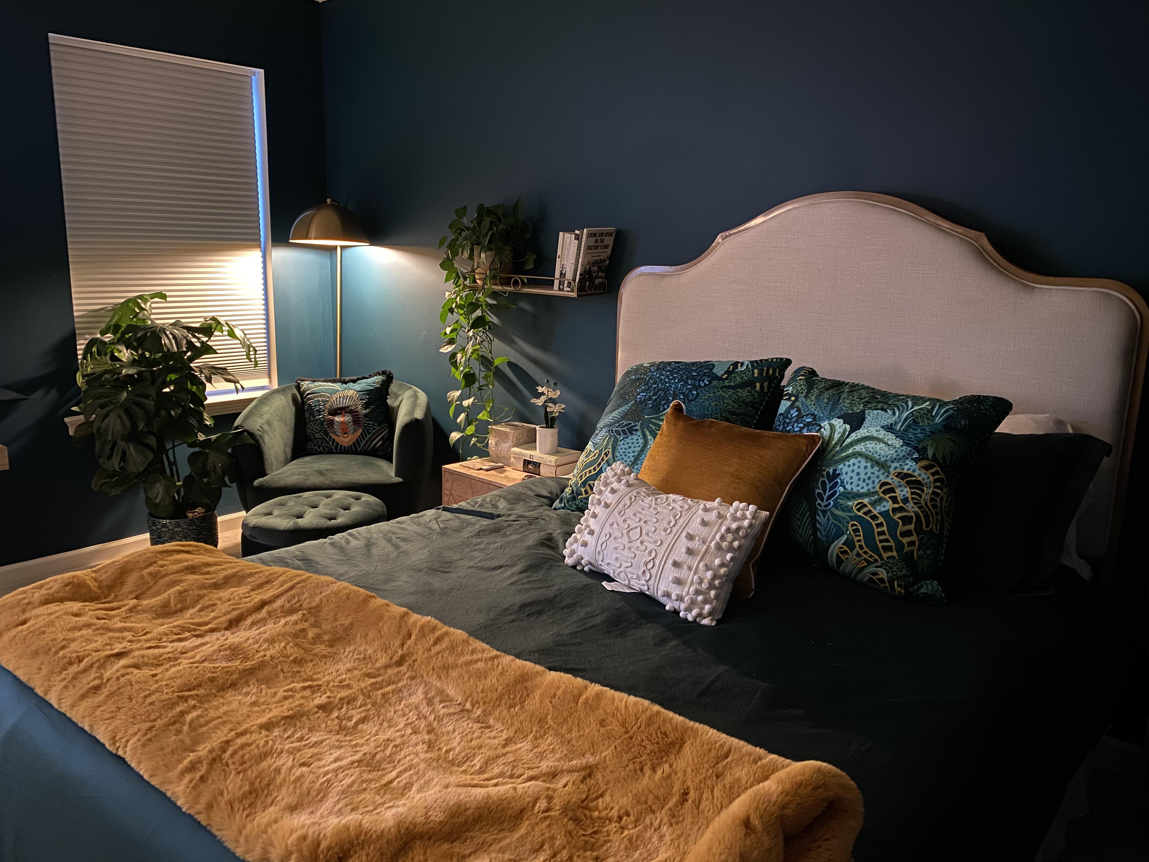 My bedroom reading corner | Scrolller