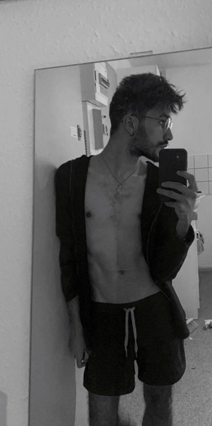 My bones saying hi | Scrolller