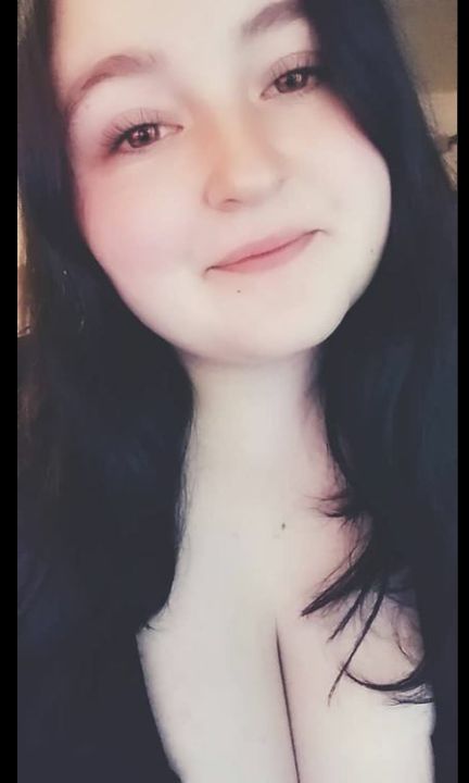 My boobs are always overflowing out of all my clothes..I hope they don't fall out! 😏💕 | Scrolller