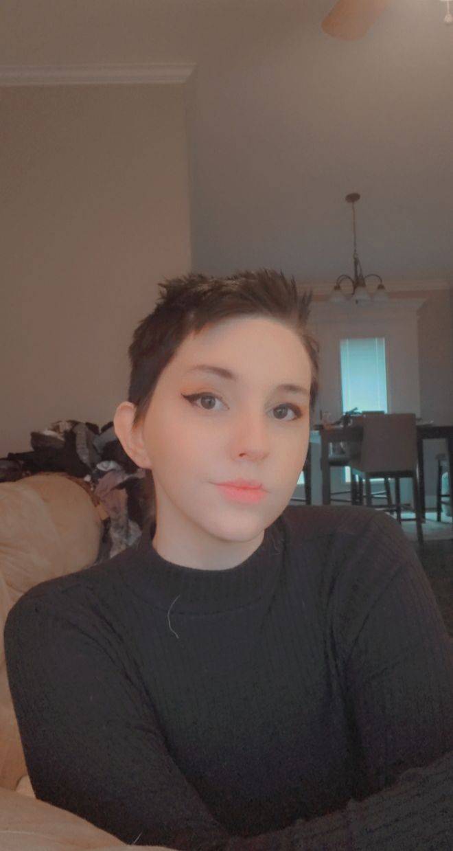 My buzzcut is growing out nicely ^^ | Scrolller