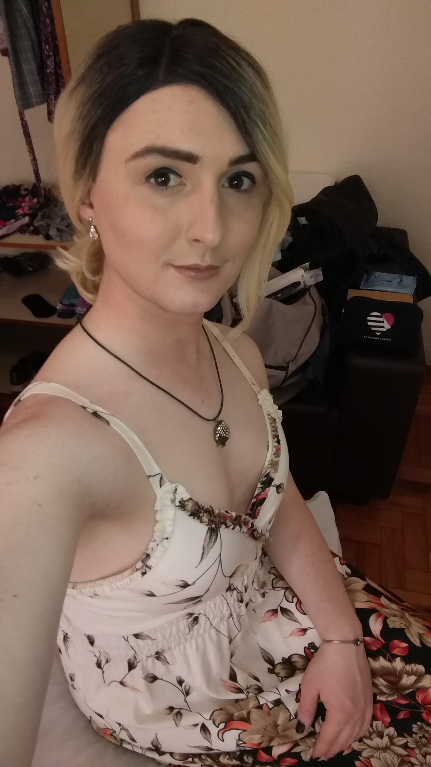 My chest can actually fill out my dresses!!!!1!! 😍 | Scrolller