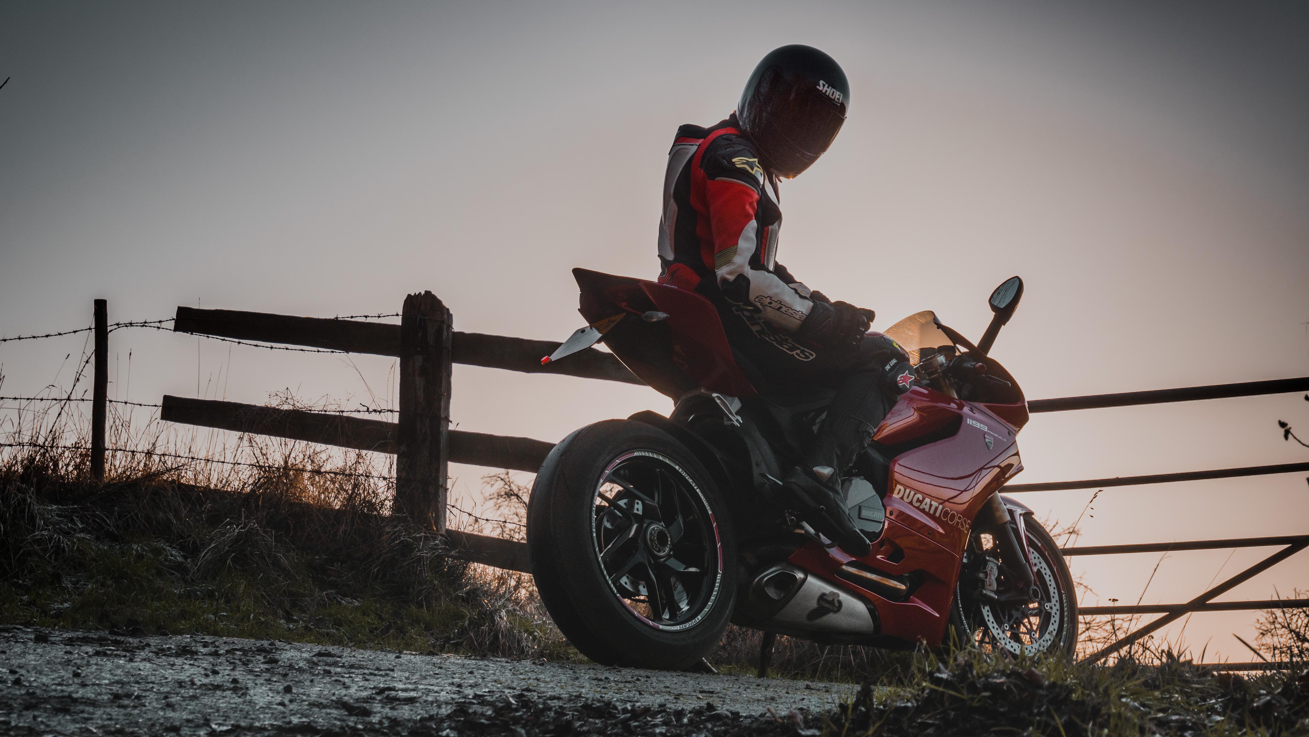 My dads Ducati Panigale 1199 - I’m slightly jealous 😦 | Scrolller