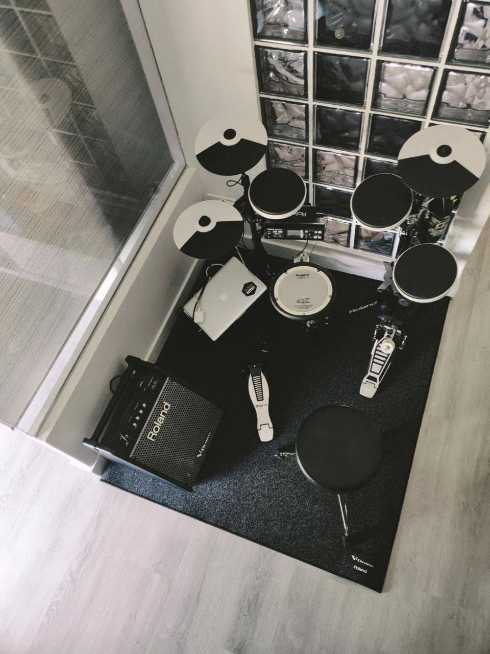 My E-drum simple space 🥁 | Scrolller