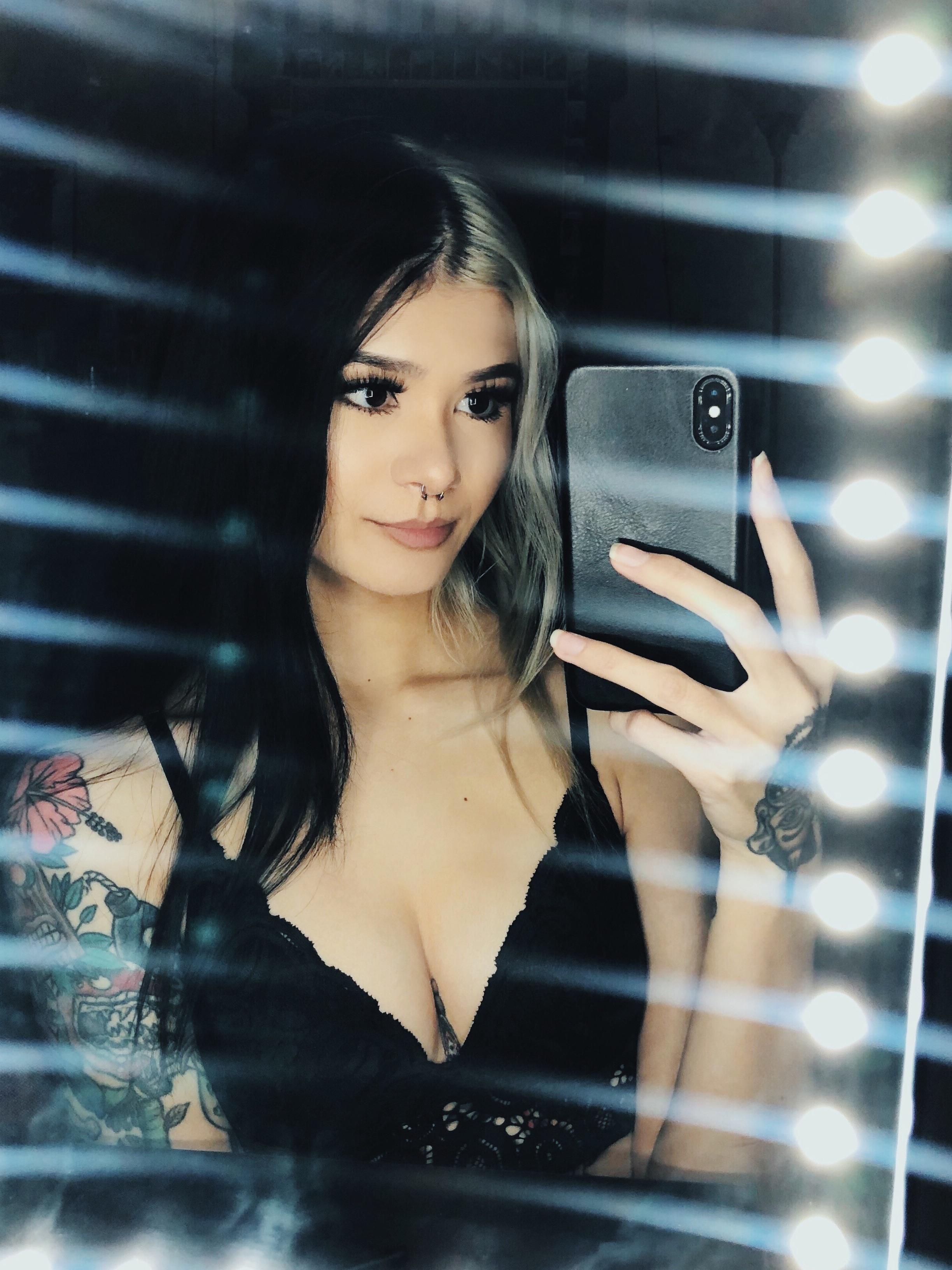 My favorite lace top | Scrolller