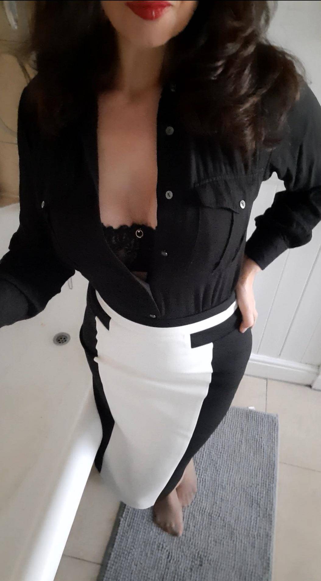 My favourite pencil skirt.🤍🖤🤍 | Scrolller