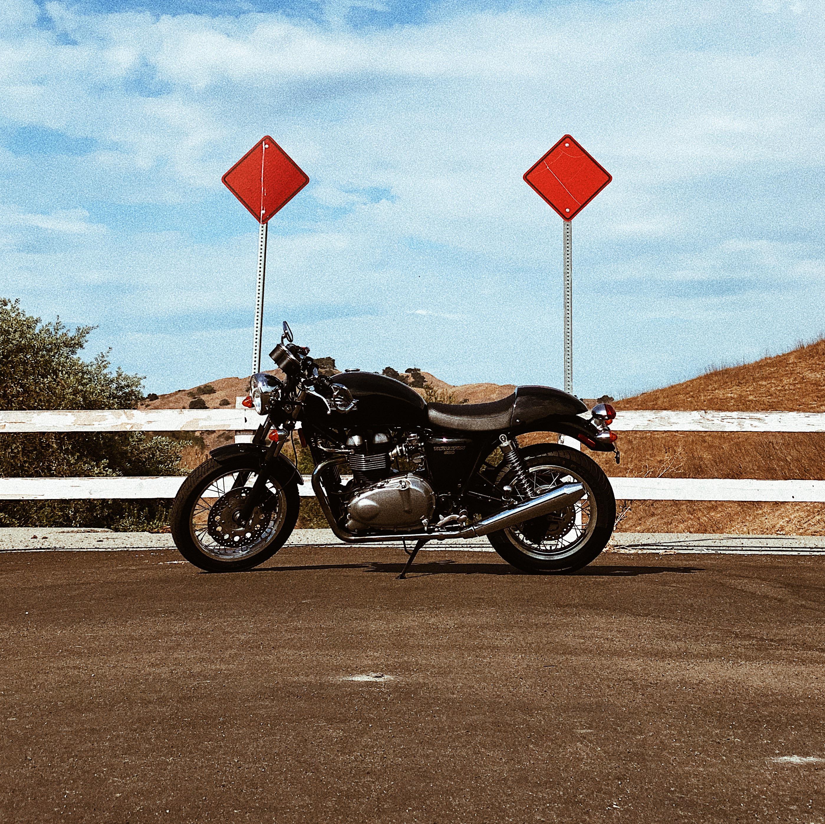 My first bike // 2012 Triumph Thruxton 900 | Scrolller