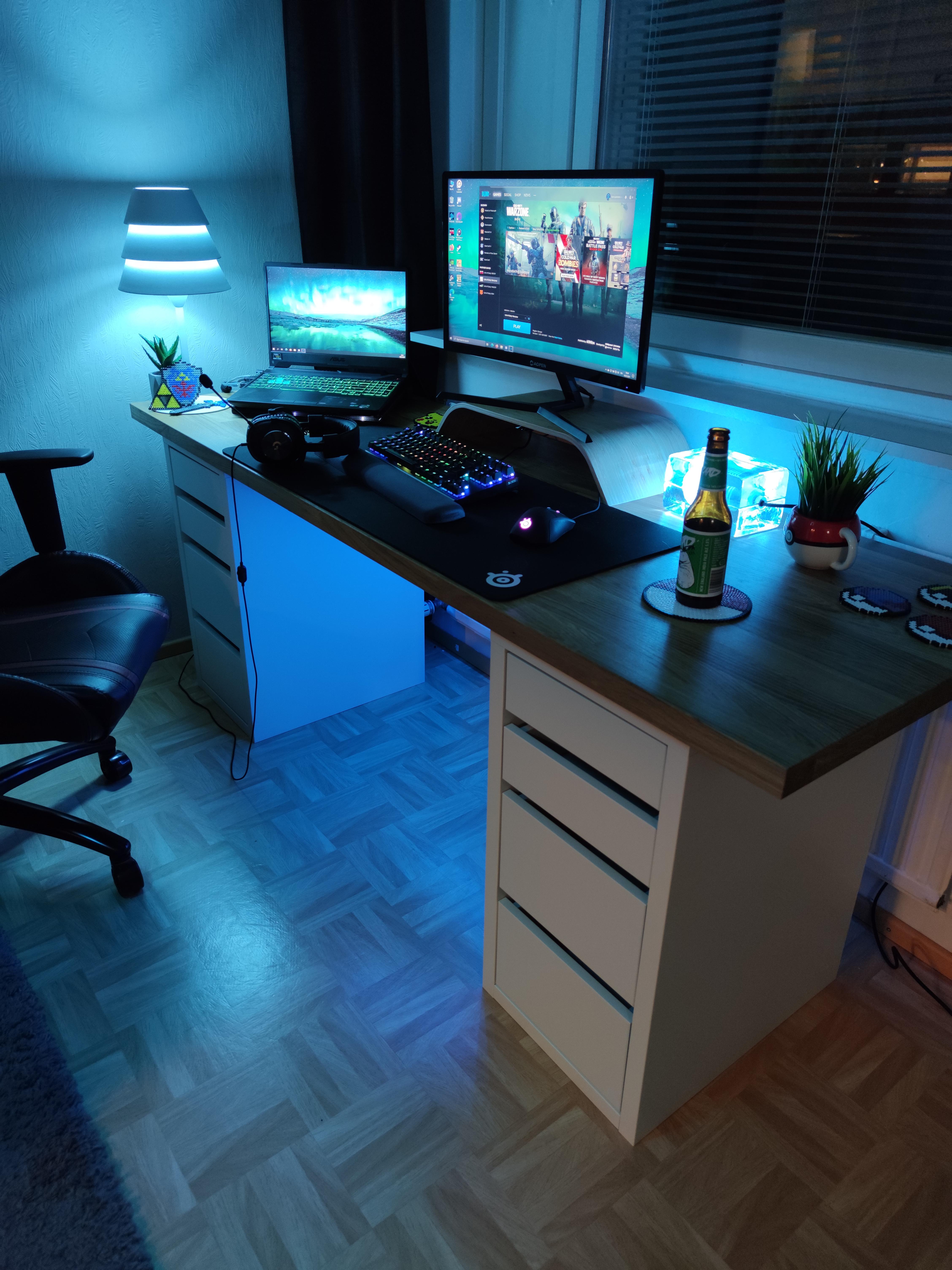 My gaming laptop setup | Scrolller