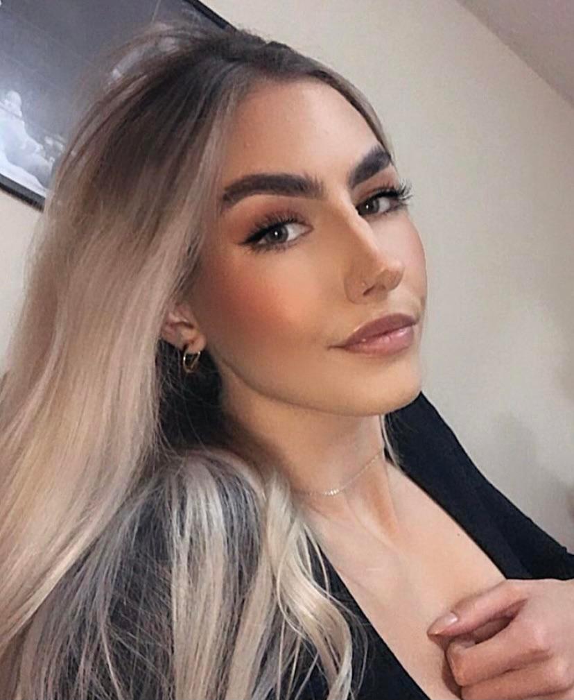 My girlfriend reporting live from her bull’s bedroom | Scrolller