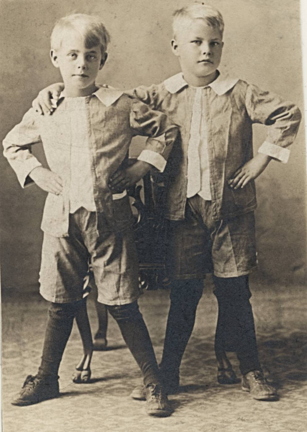 My grandpa Alvin and his twin Ted. | Scrolller