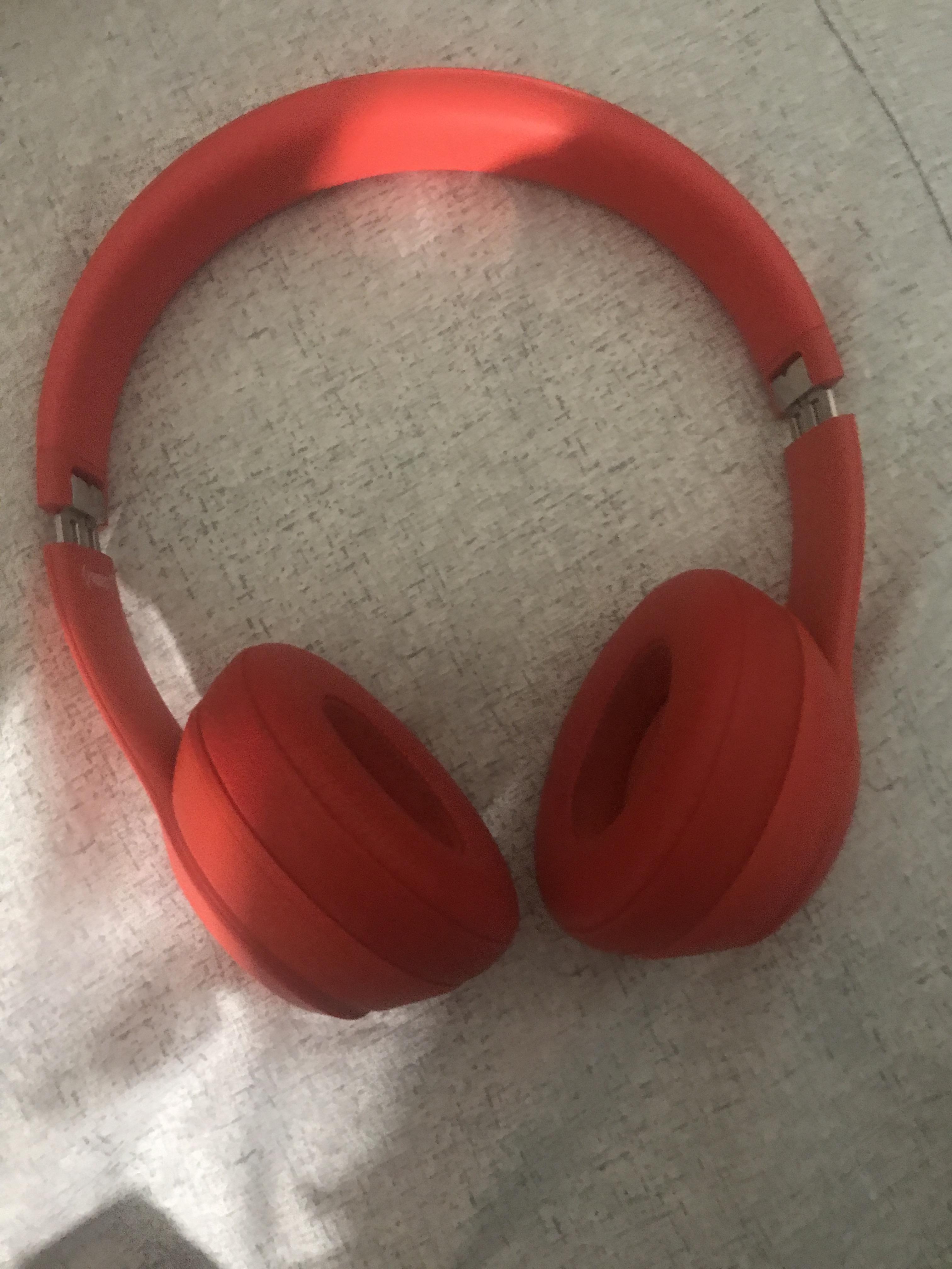 My headphones | Scrolller