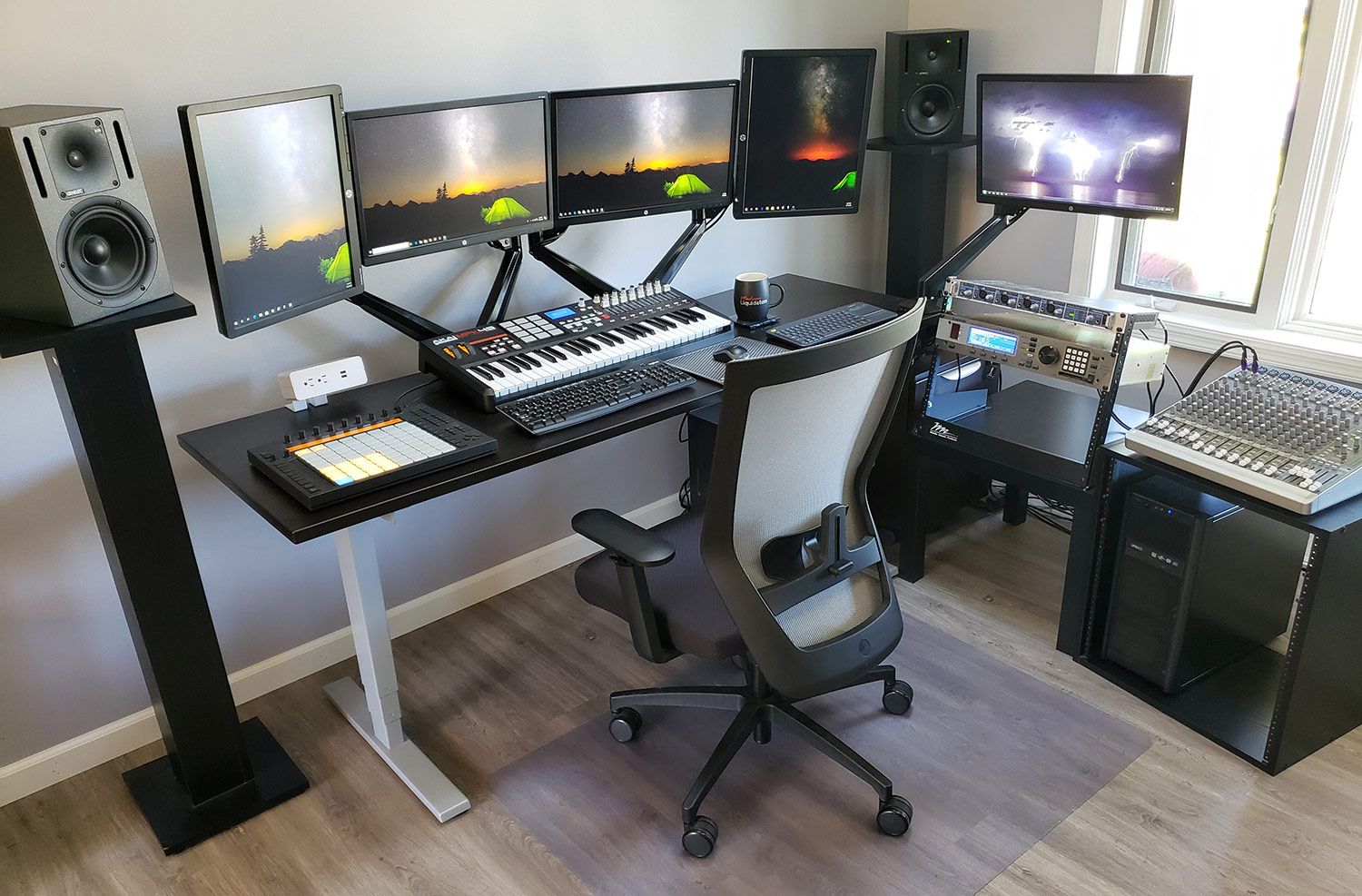 My Home Office Dual Computer Workstation with 5 Monitors. Like? | Scrolller