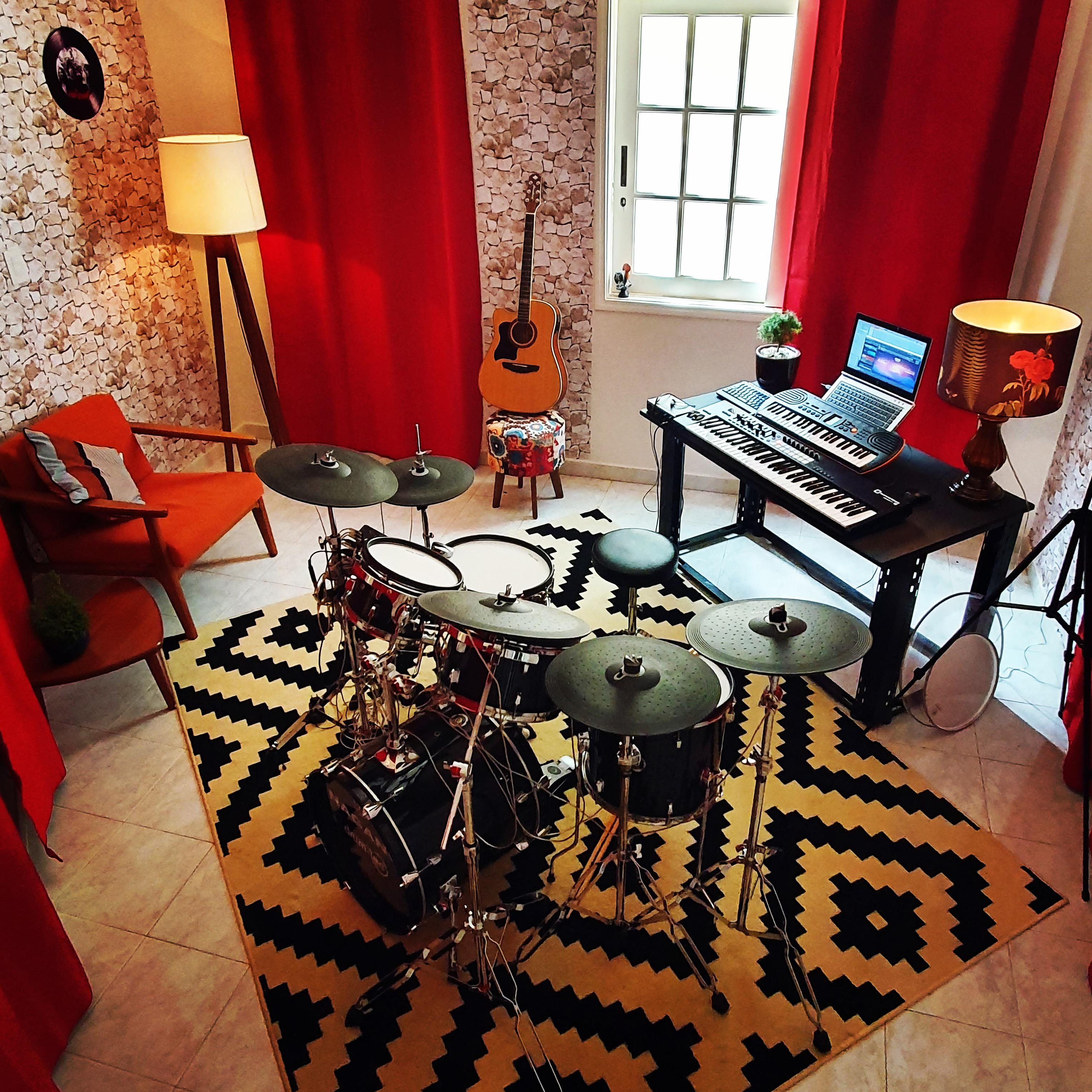 My home studio | Scrolller