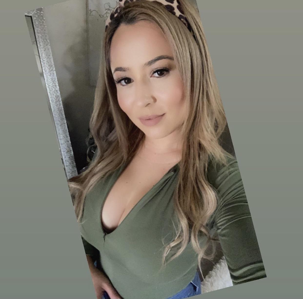 My hot tia 🥵🥵🥵 | Scrolller