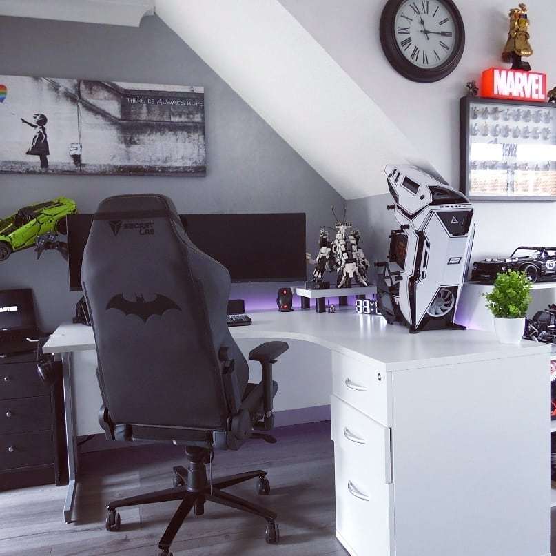 My little corner | Scrolller