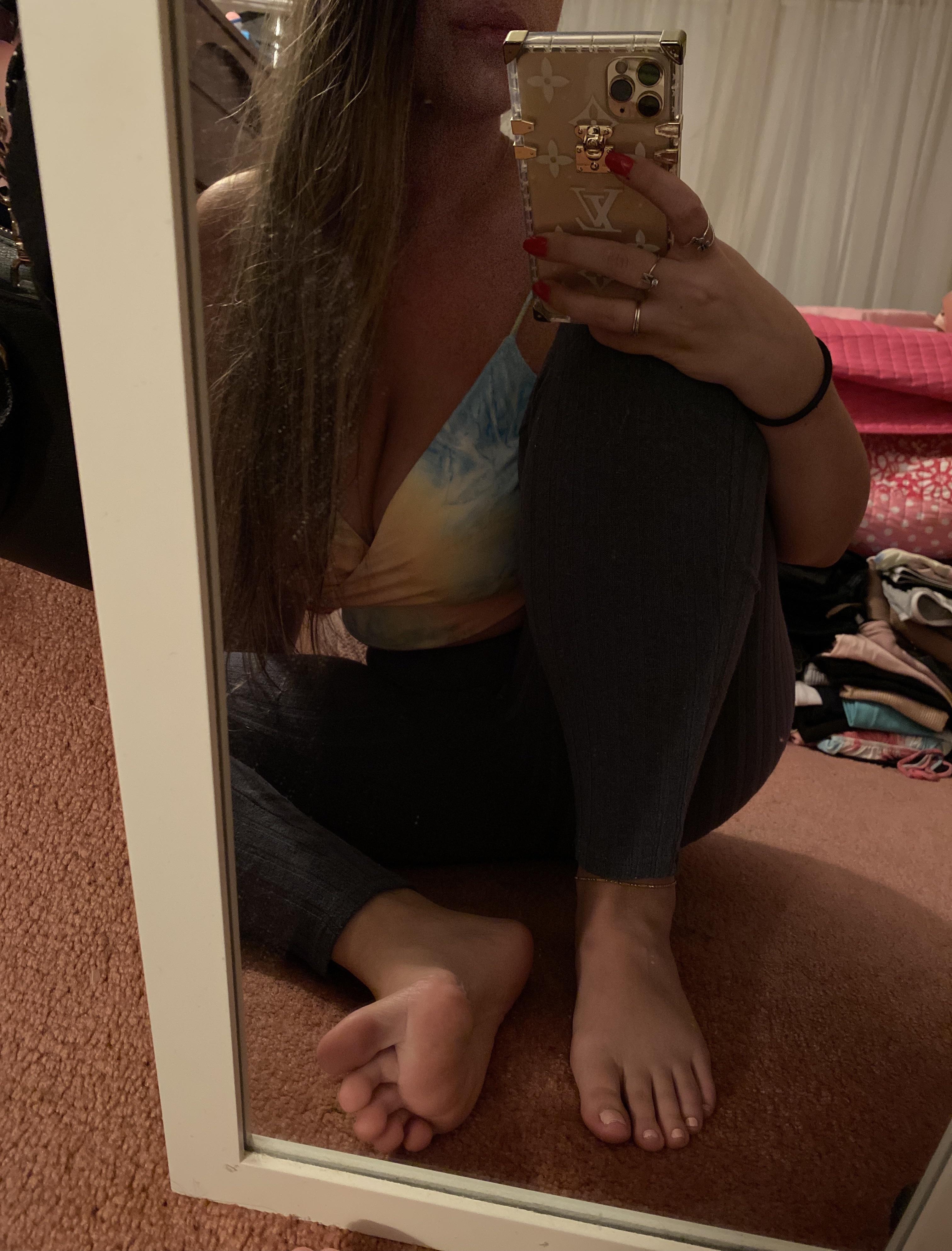 My man wanted to paint my toes and it turned me on 😏 | Scrolller