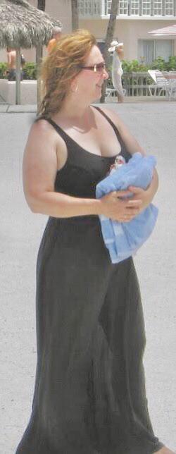 My modest mom trying to hide her thick body | Scrolller