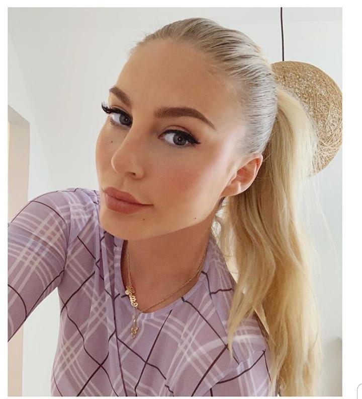 The Most Beautiful Mom In The World Scrolller 3566