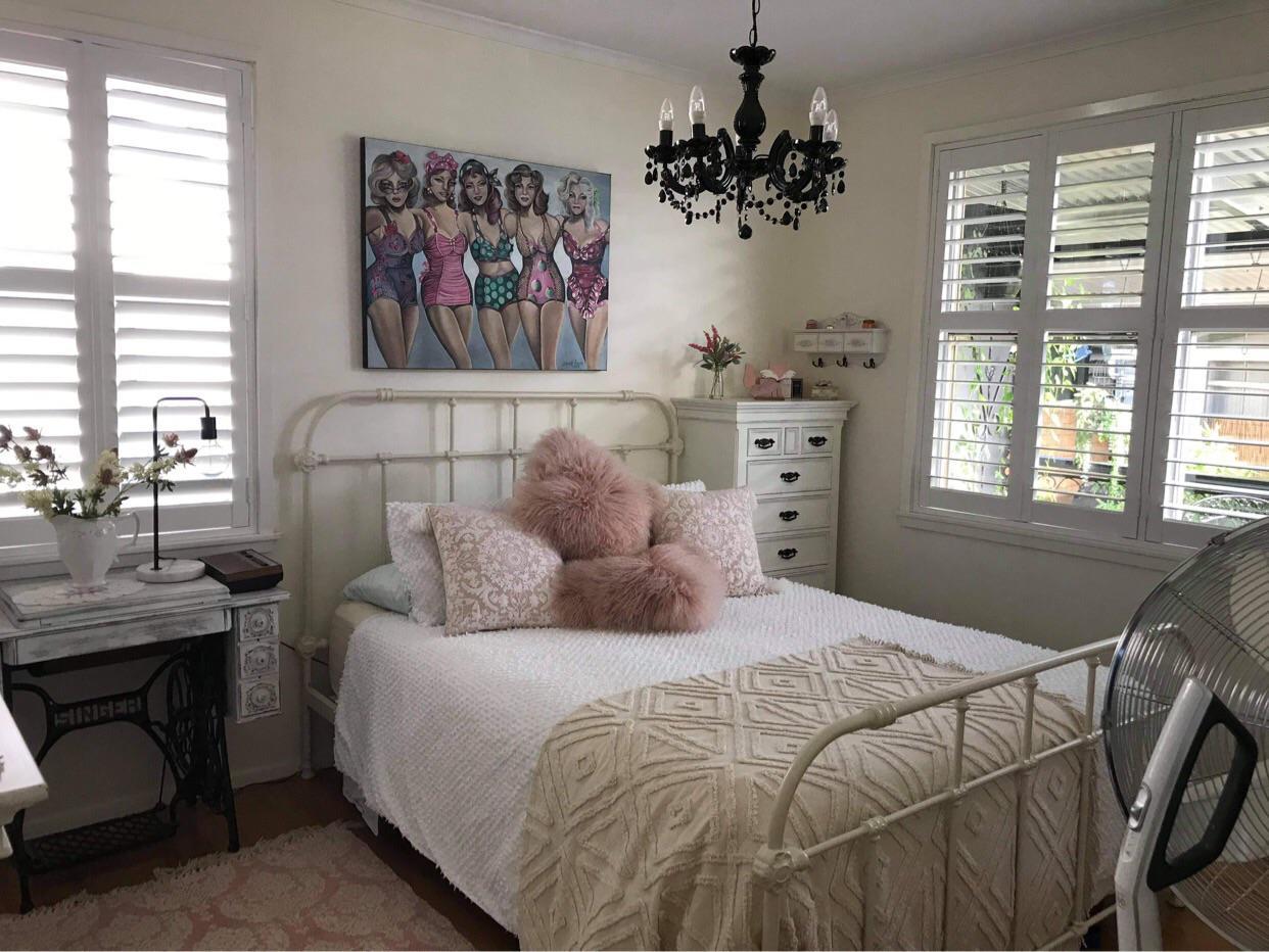 My mum sent me a picture of her bedroom | Scrolller