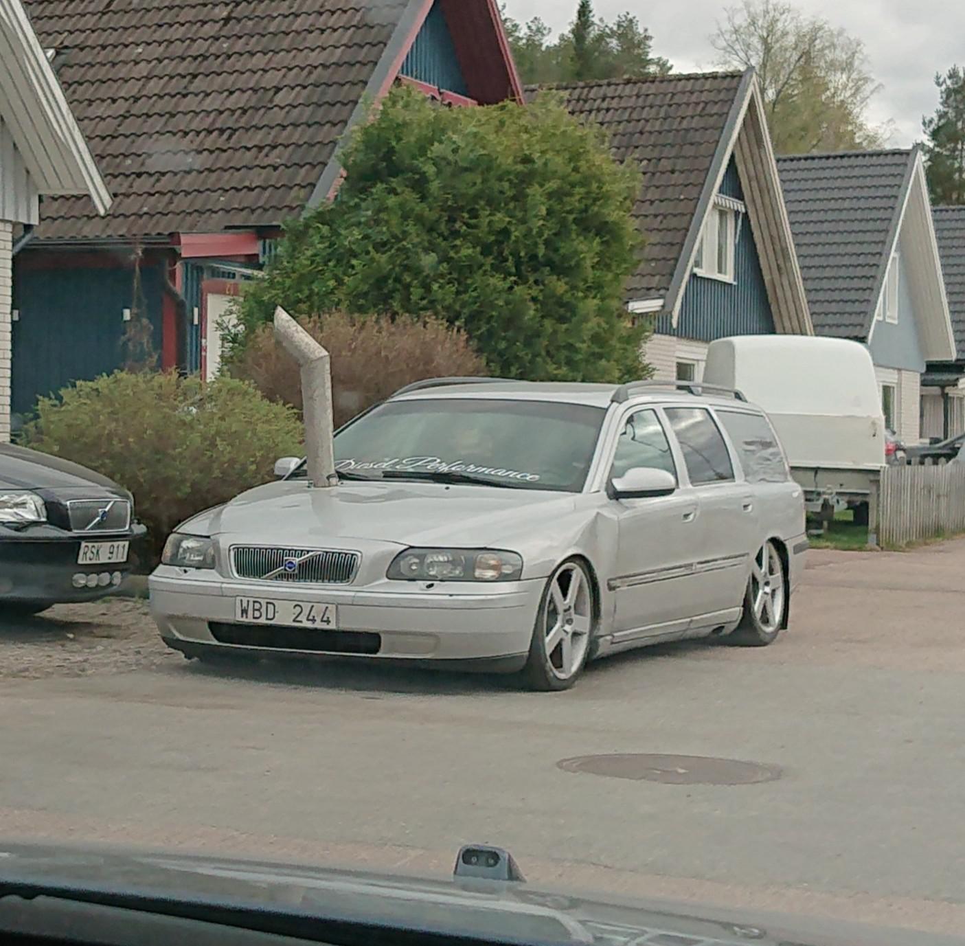 My neighbours "lowrider" | Scrolller