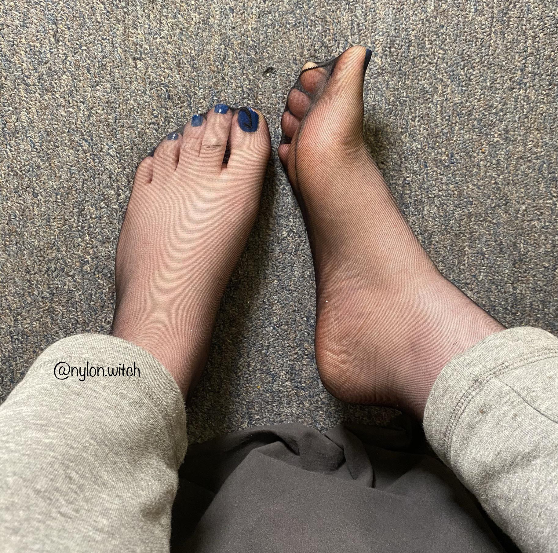 My nylon feet is stinky 😂 | Scrolller