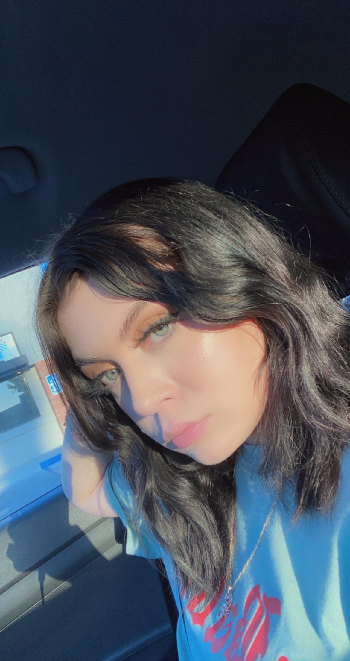 My Pretty Green Eyes 💚 Scrolller