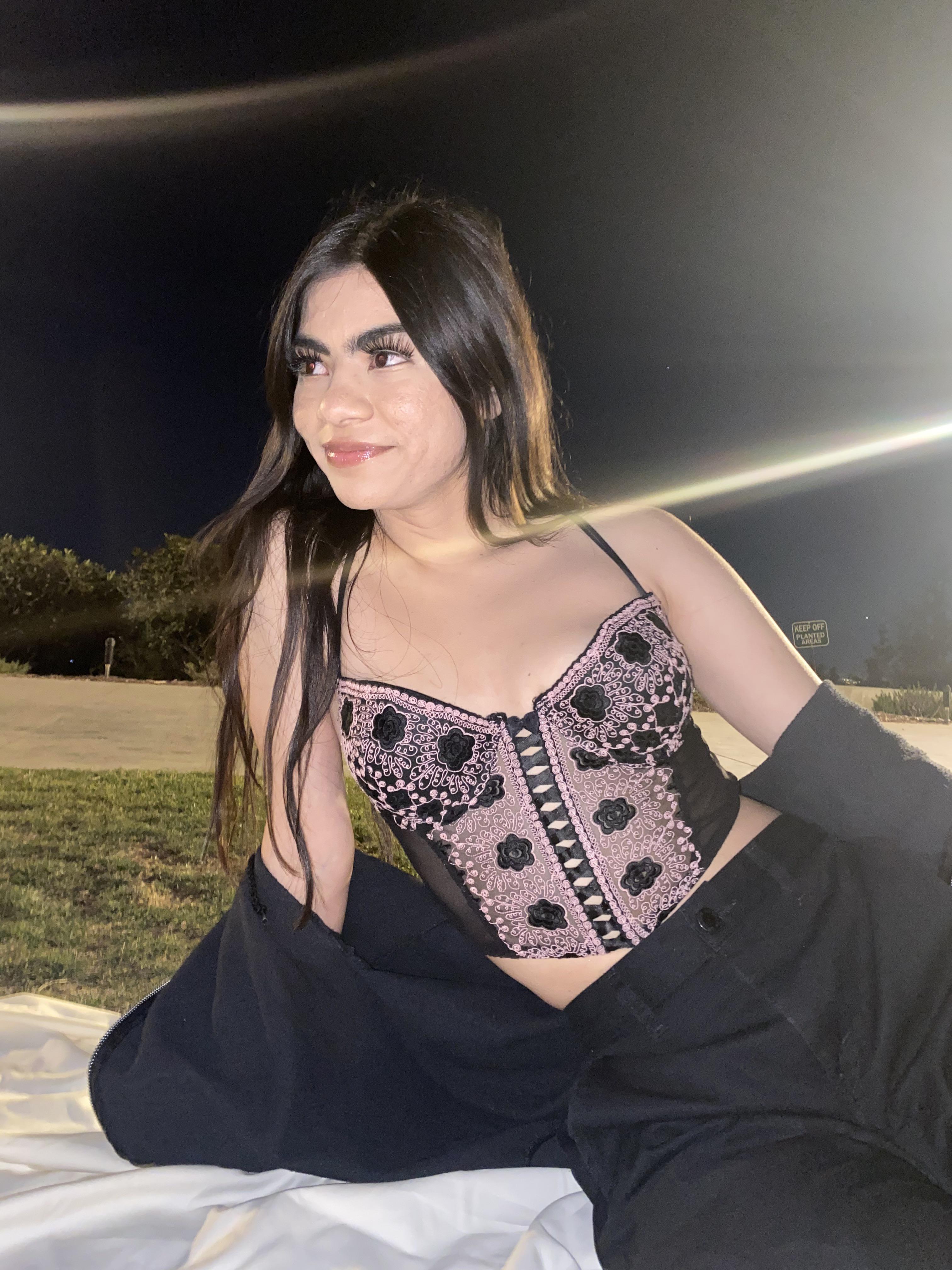 pretty pink & black corset | Scrolller