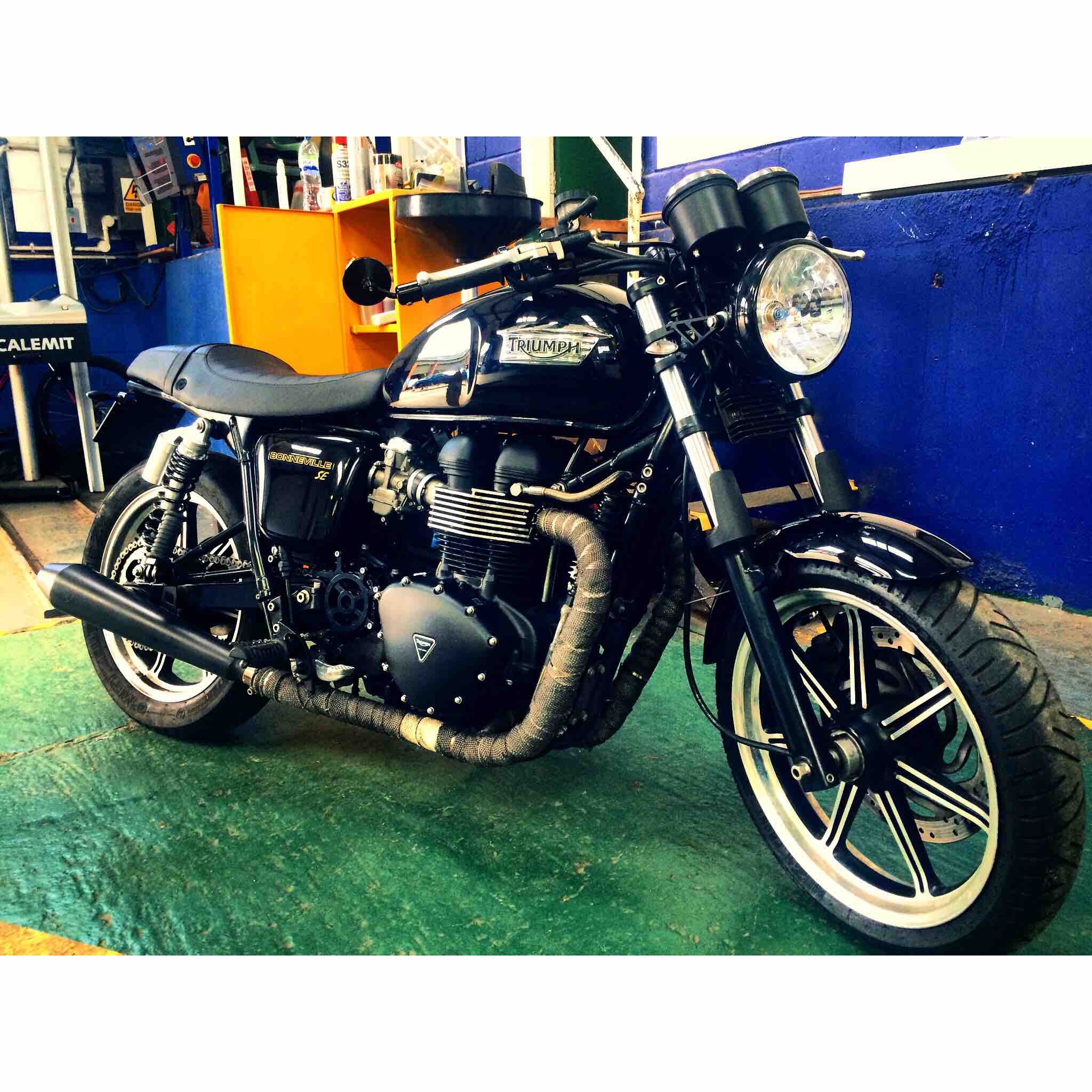 my triumph bonneville BRAT style | Scrolller