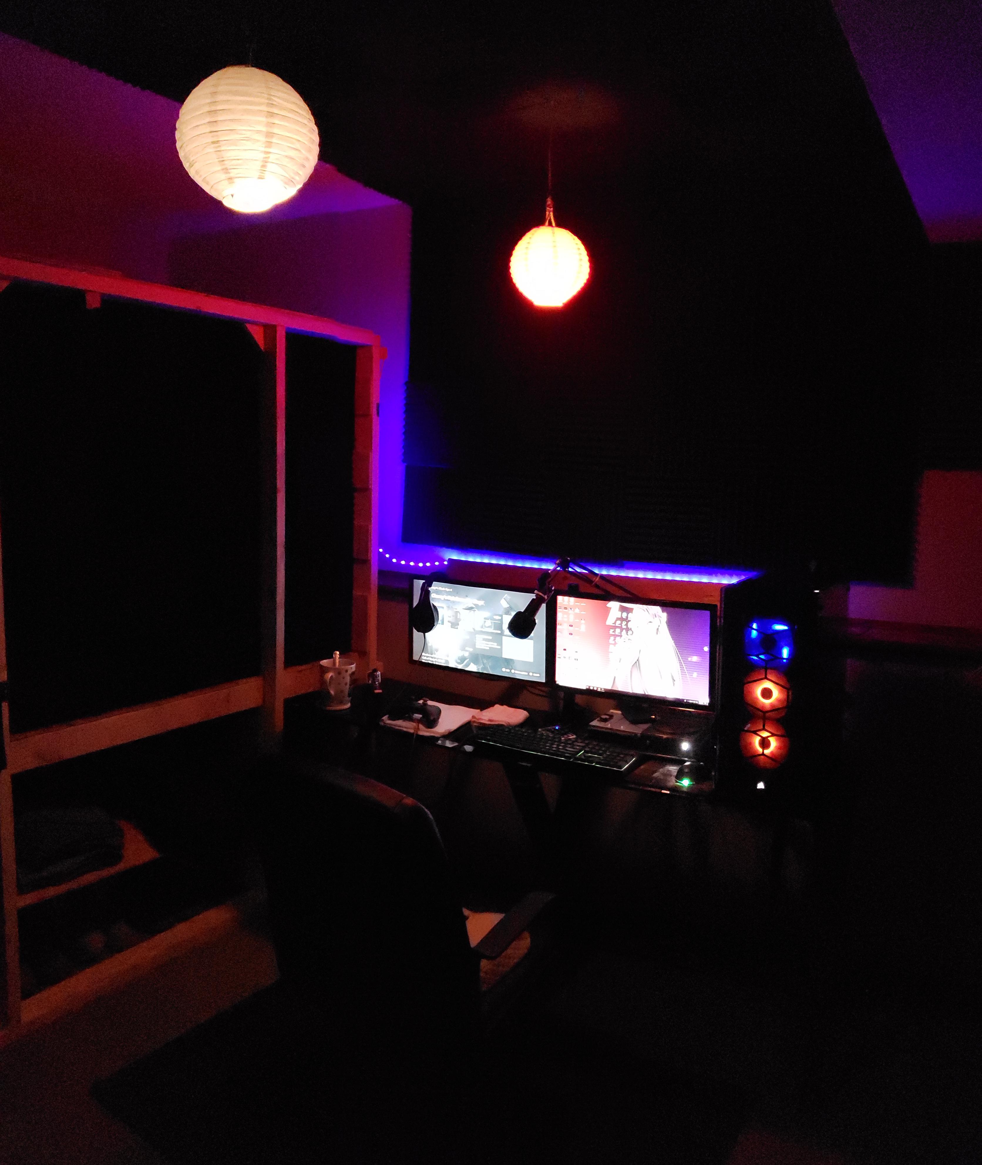 My warm safe space | Scrolller