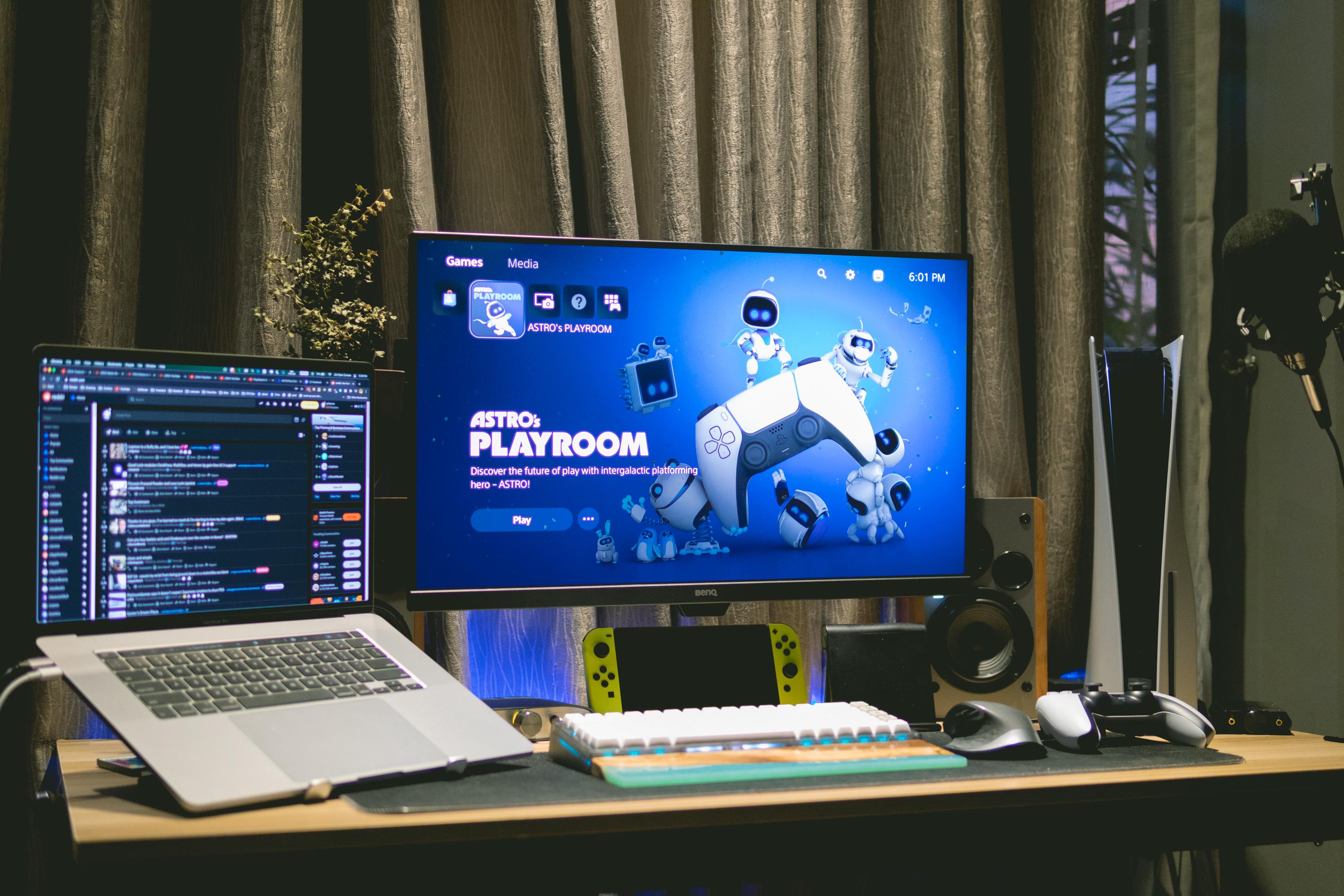 My workstation and play station | Scrolller