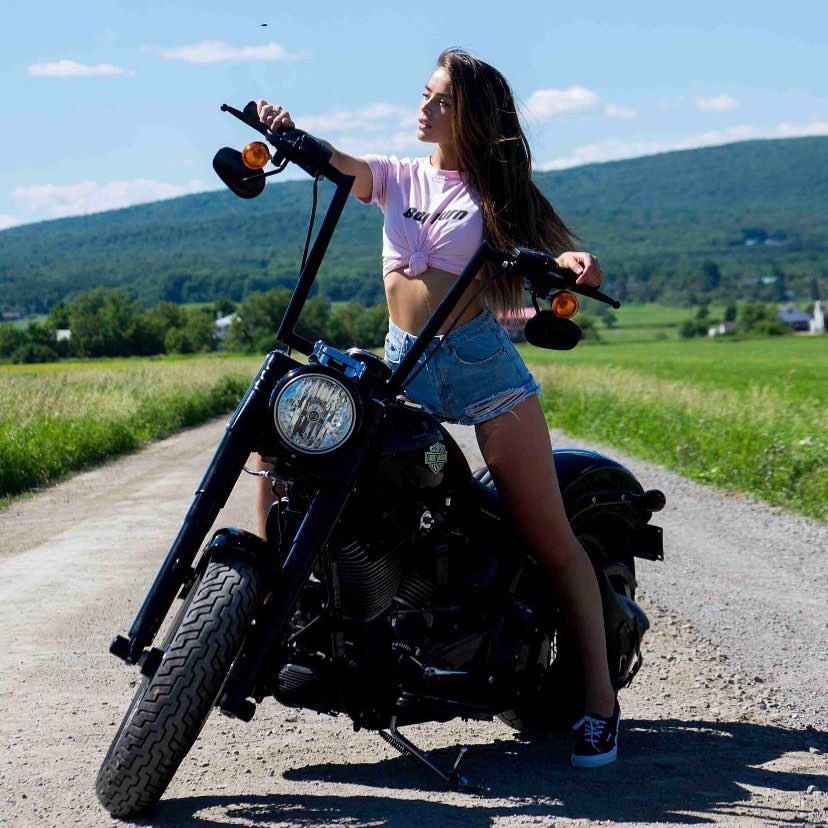 Myriam Lemay | Scrolller