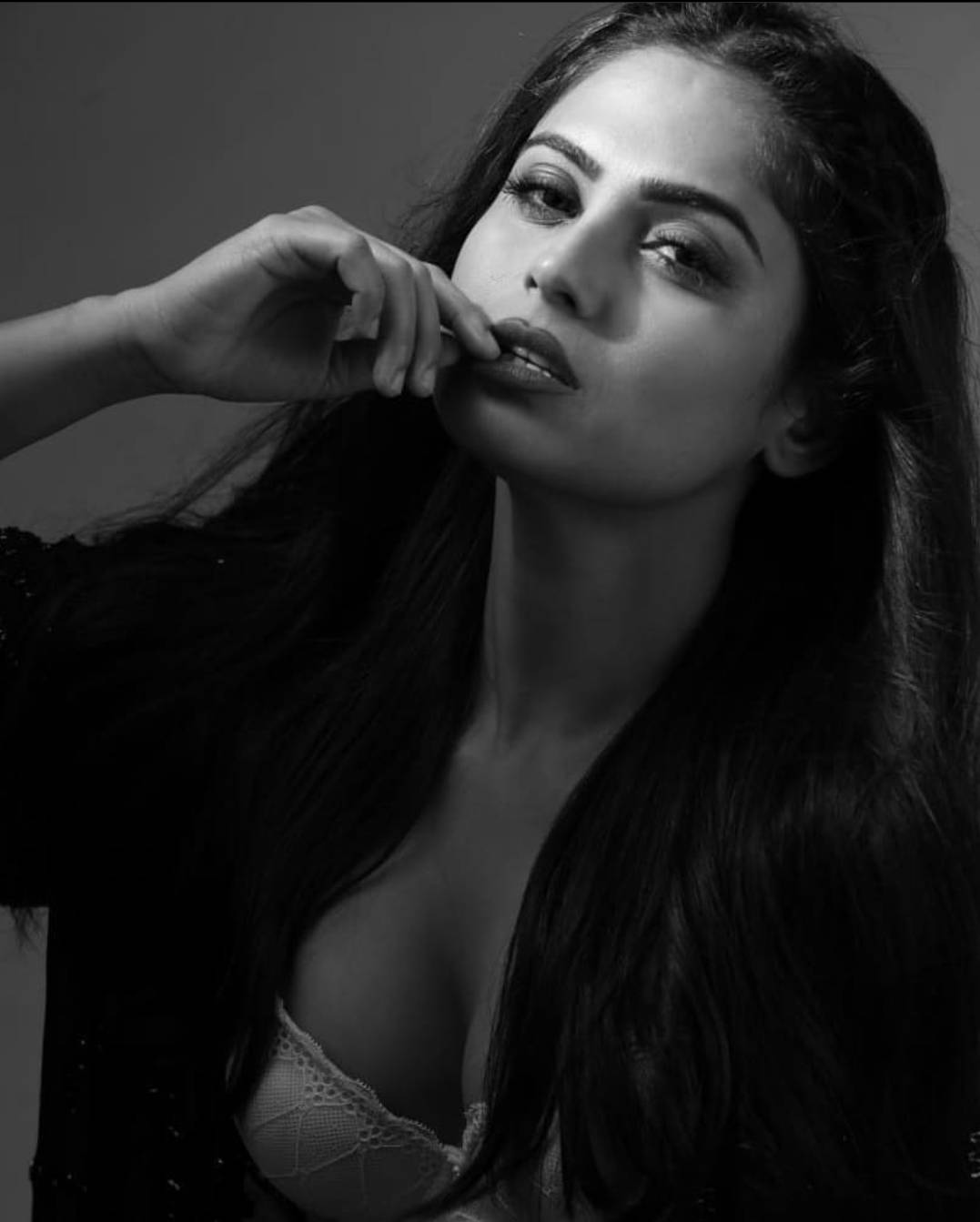 Naina Ganguly - those juicy lips and cleavage show is hot 🔥 | Scrolller