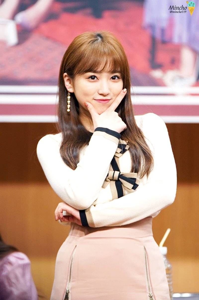 Nako Pose | Scrolller