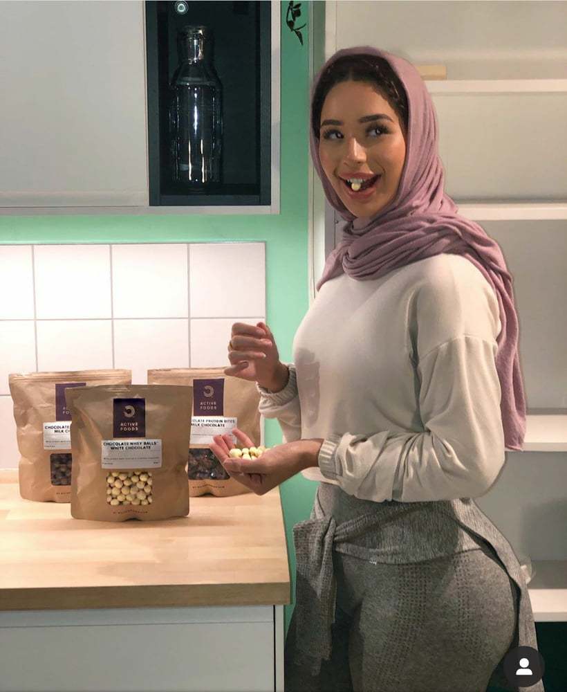 Name Unknown | Scrolller