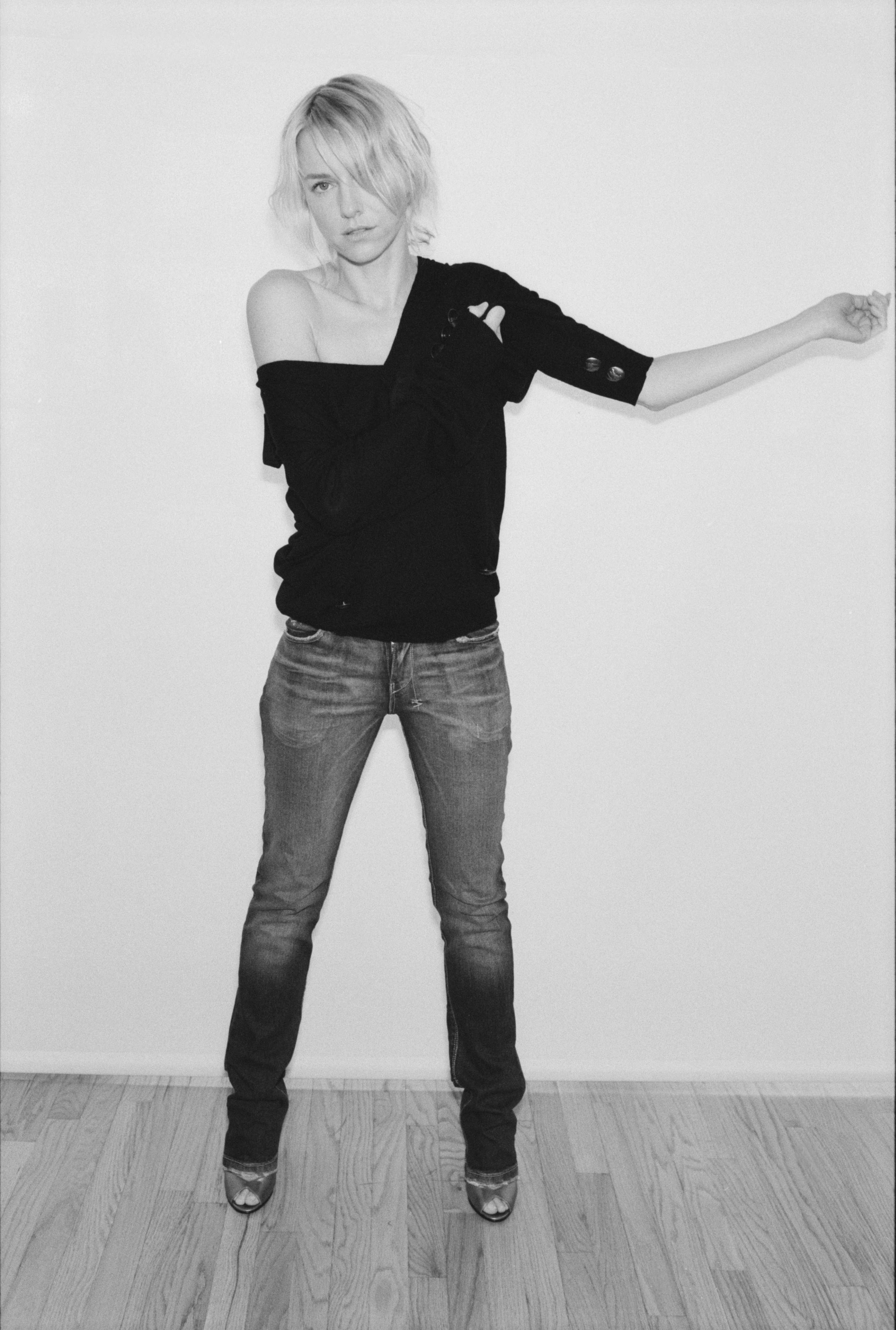 Naomi Watts Scrolller
