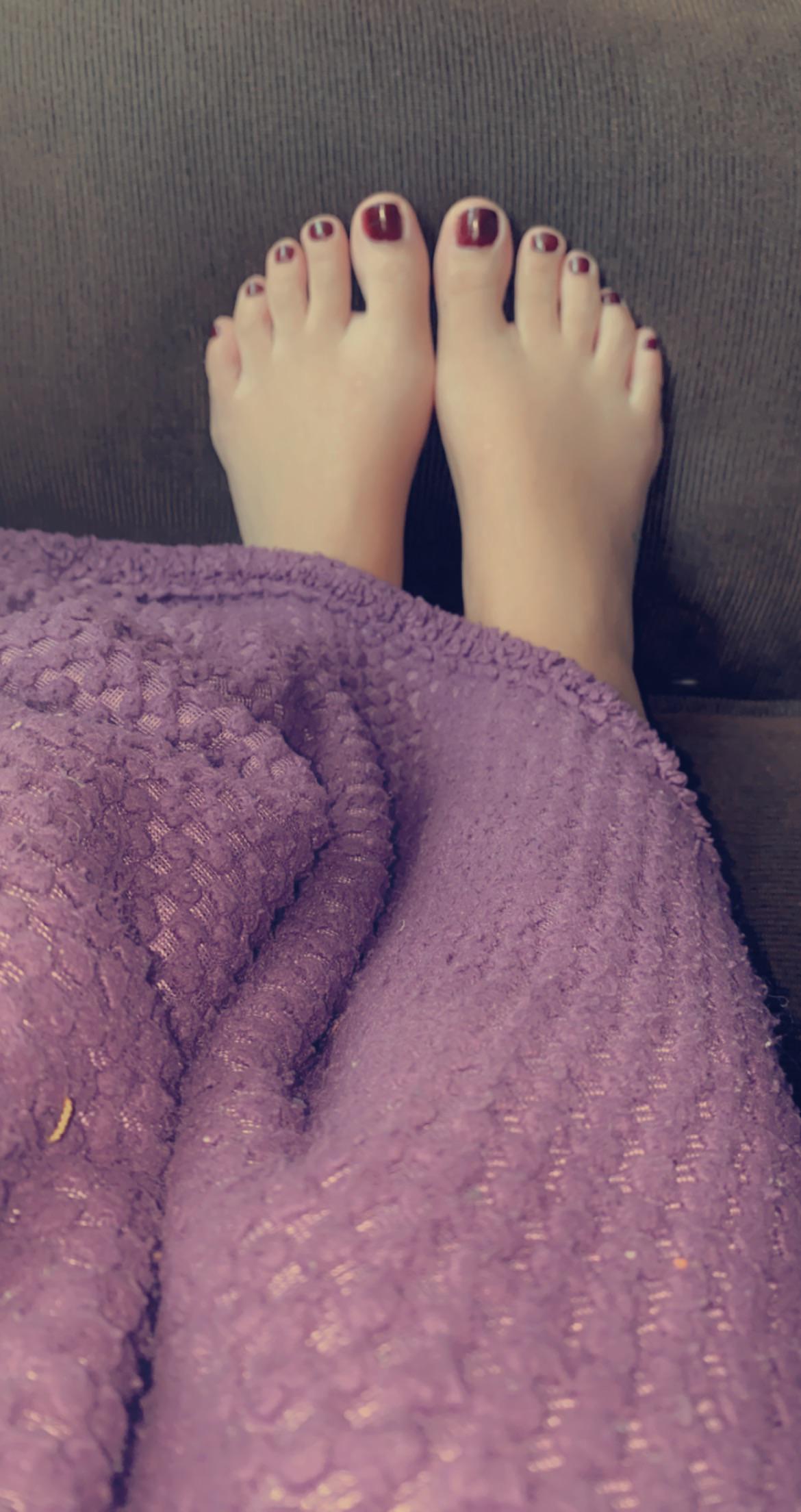 morning toes 🌤💝 dms open babies | Scrolller