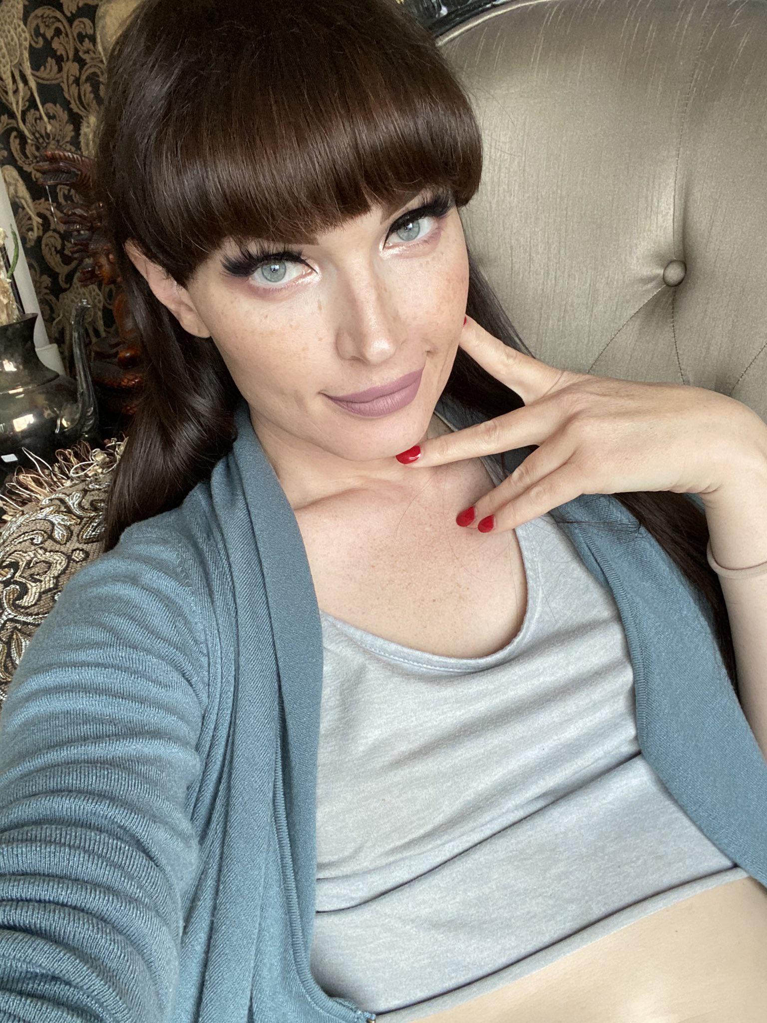 Natalie Mars | Scrolller