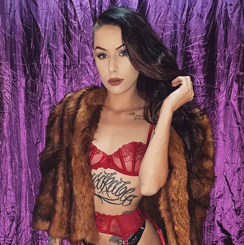 Natalie Red and a fur coat | Scrolller