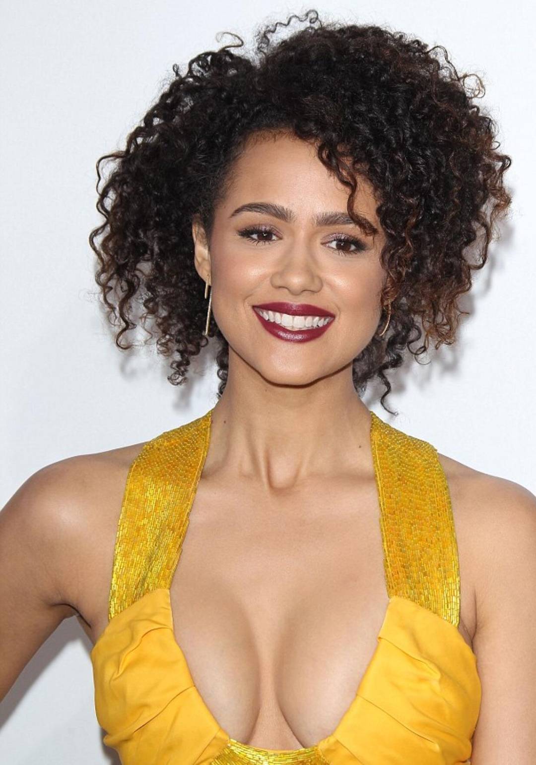 Nathalie Emmanuel popping out some cleave | Scrolller