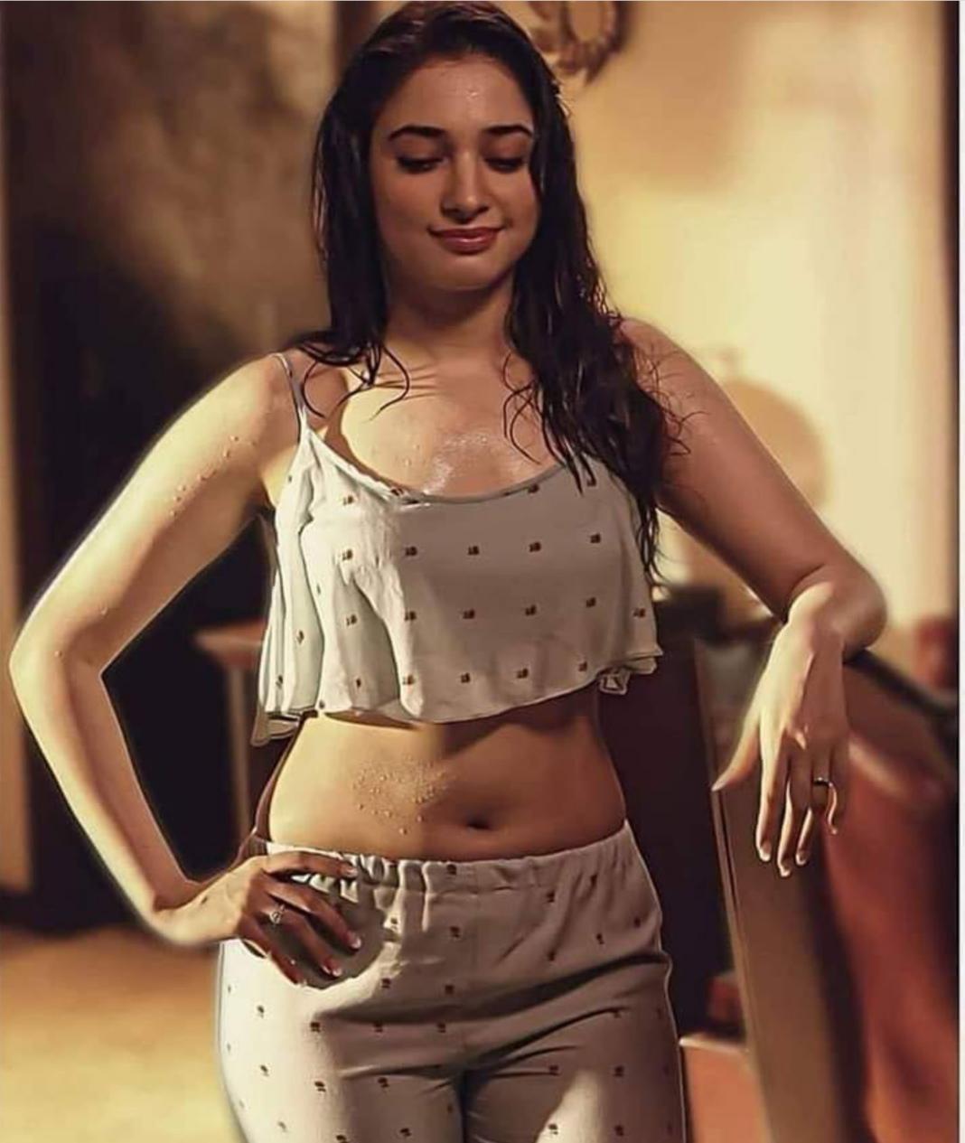 Navel queen | Scrolller