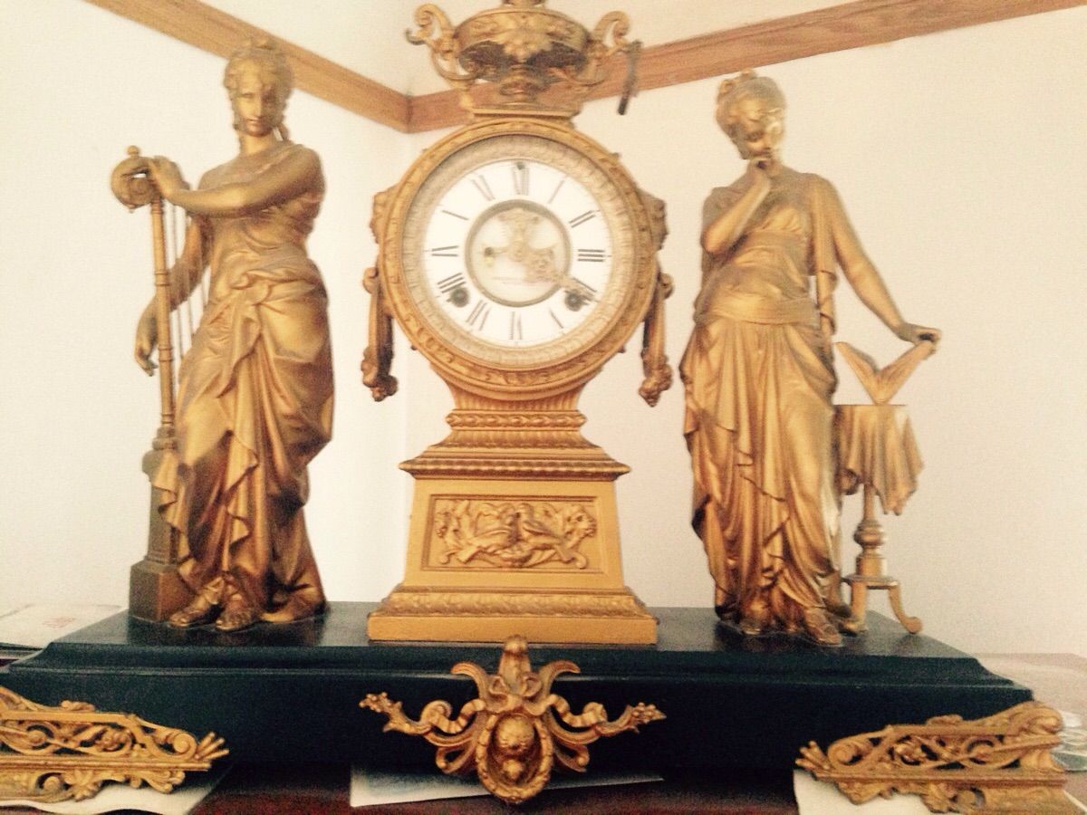 Need help identifying this mantle clock. | Scrolller