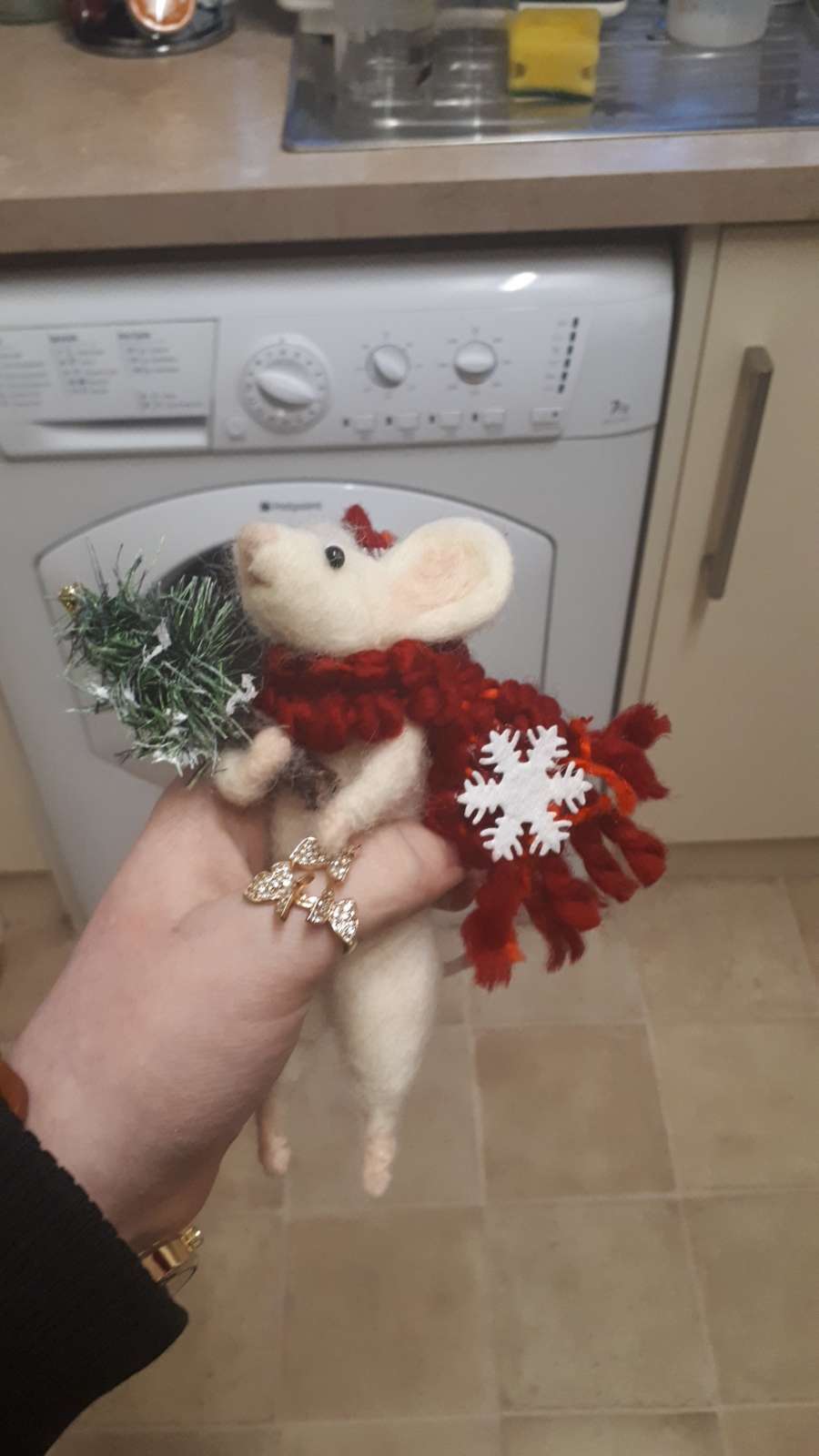 Needle felted a lil christmas mouse | Scrolller