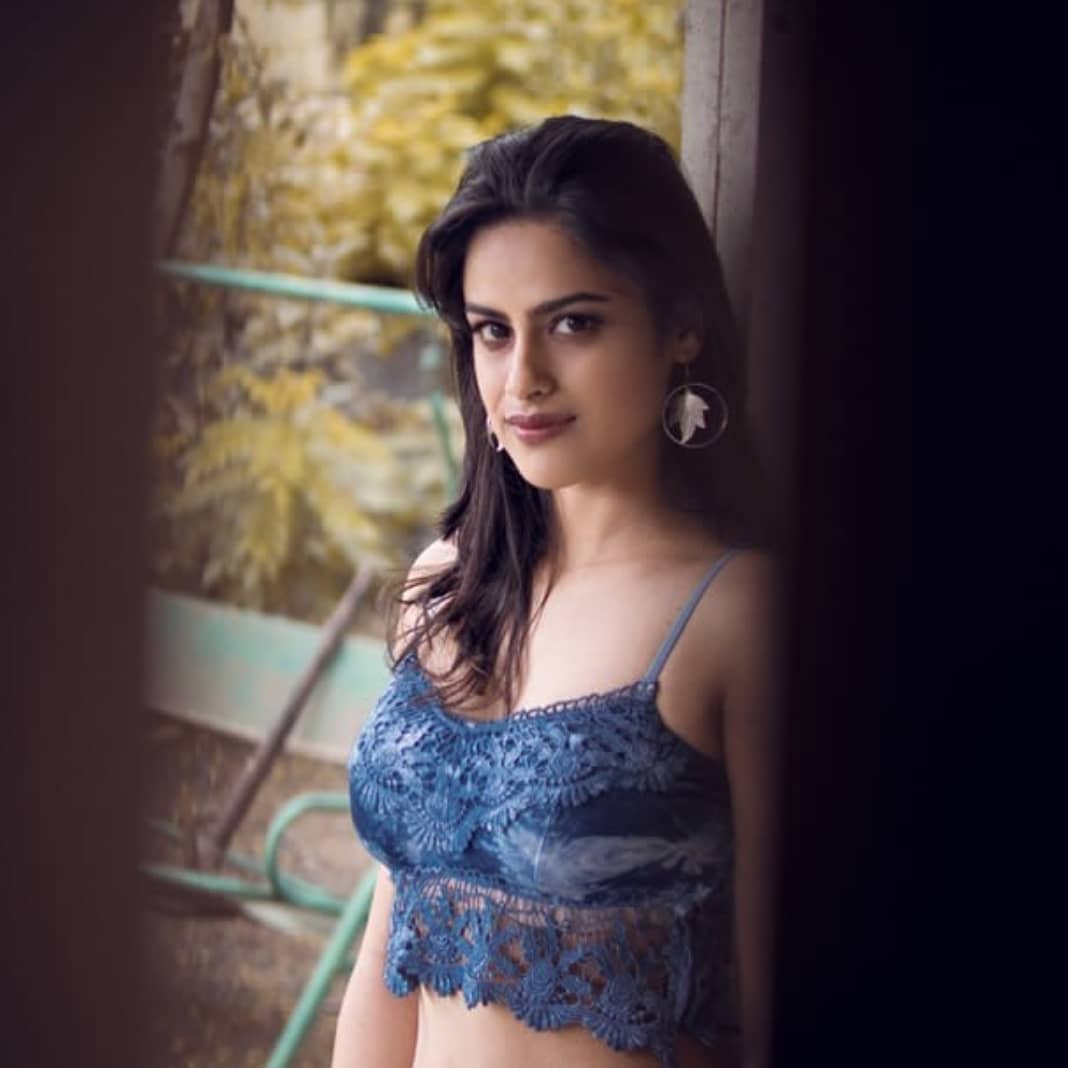 Neha mahajan | Scrolller