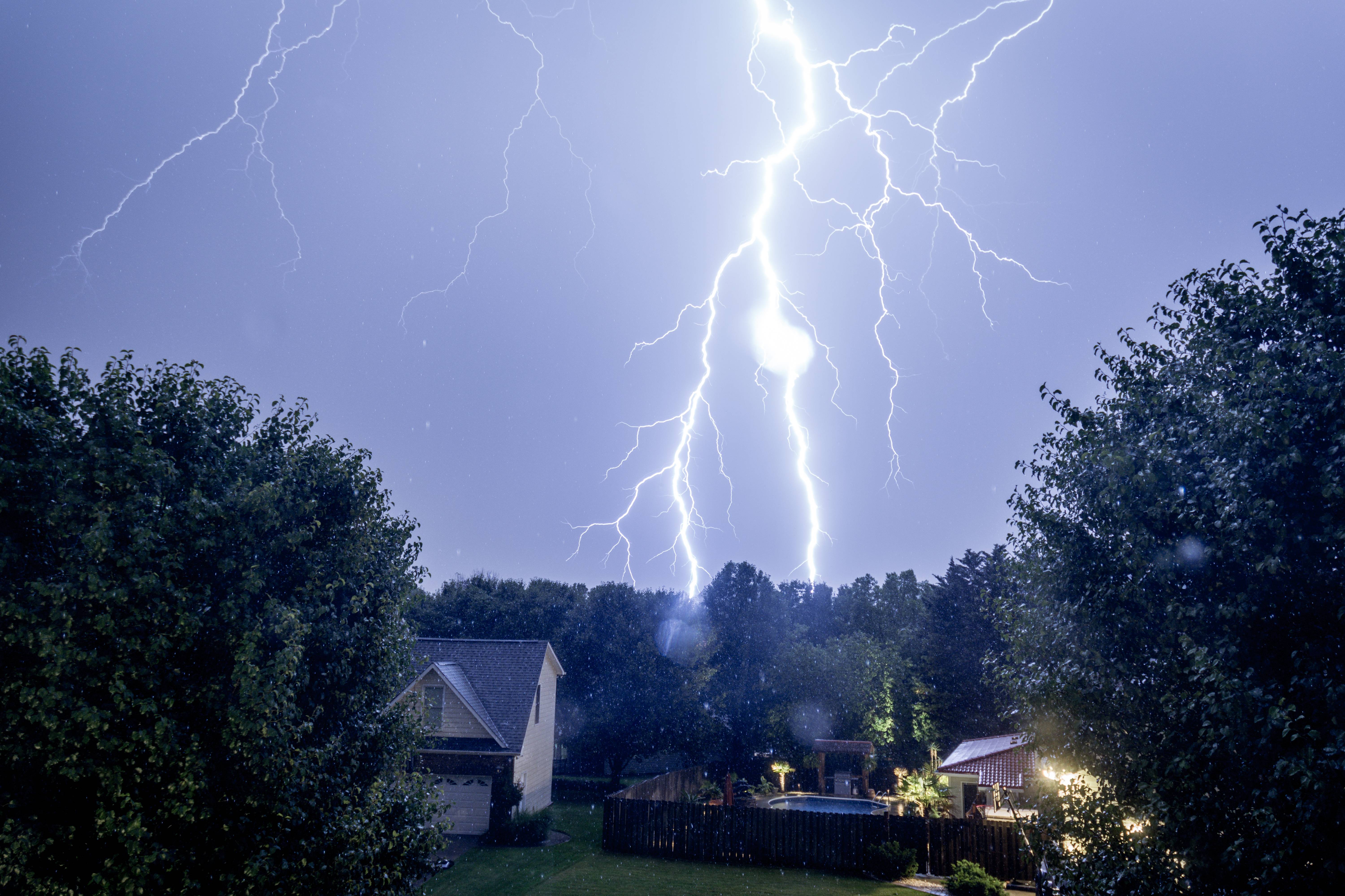 Neighborhood Lightning Strike - Knoxville, TN [OC] [6000X4000] | Scrolller