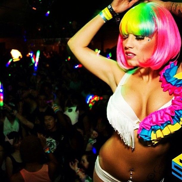 Neon Hair and Awesome Rack | Scrolller