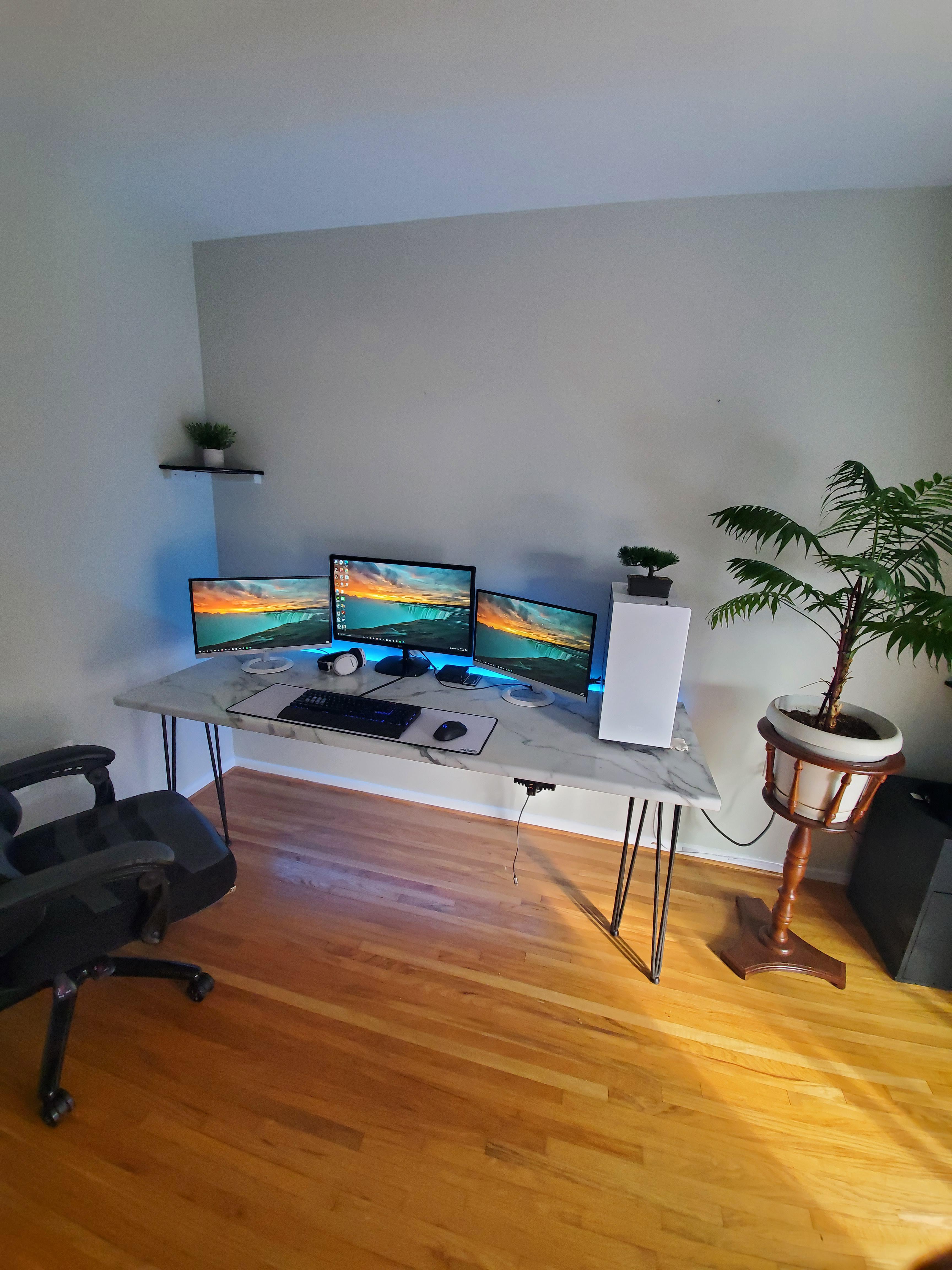 New an improved set up for "work". | Scrolller