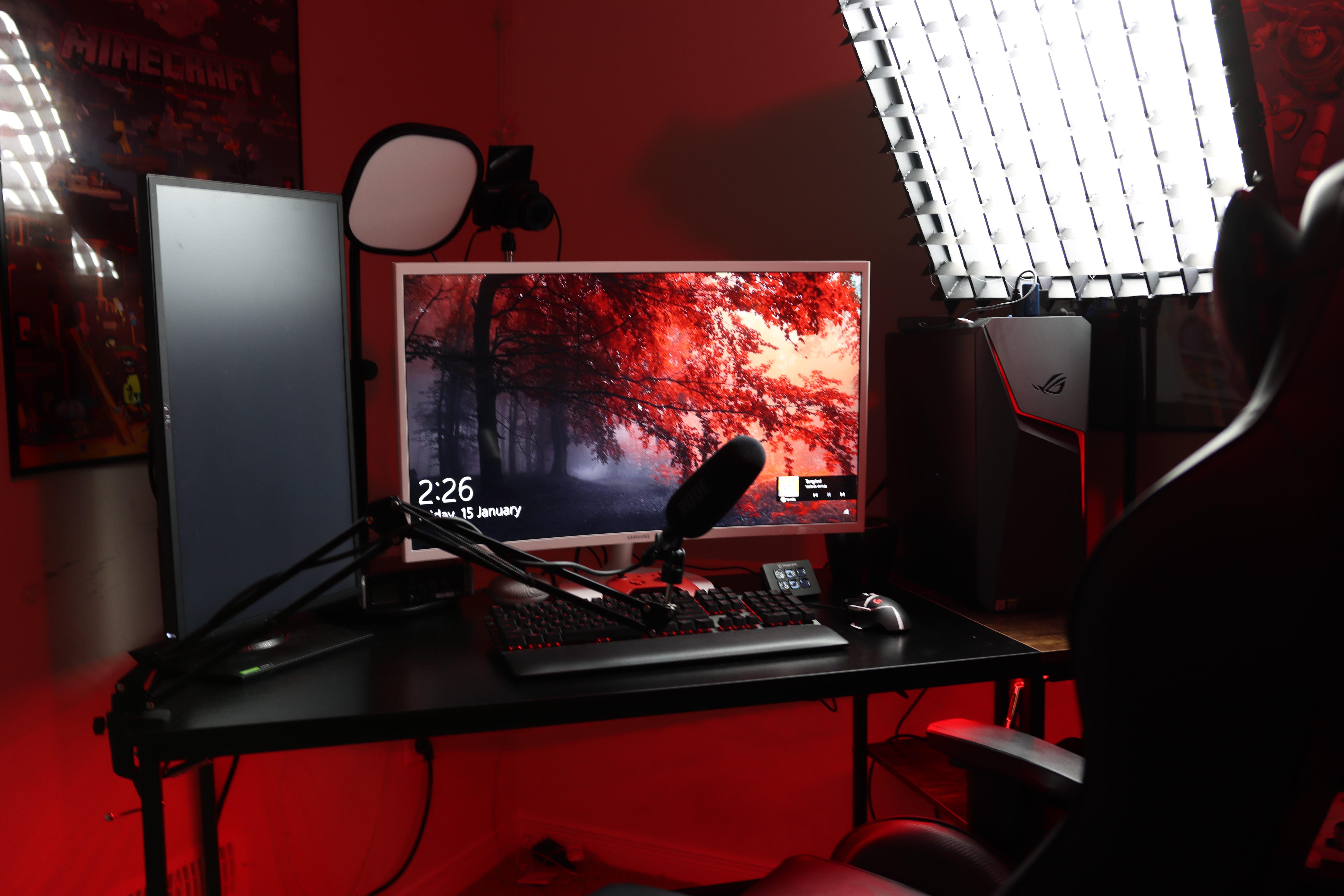 New desk arrived! 2021 Setup | Scrolller