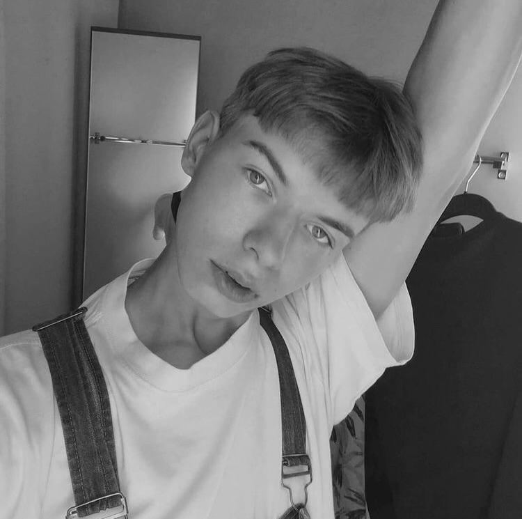 new here, please be nice🥺 | Scrolller