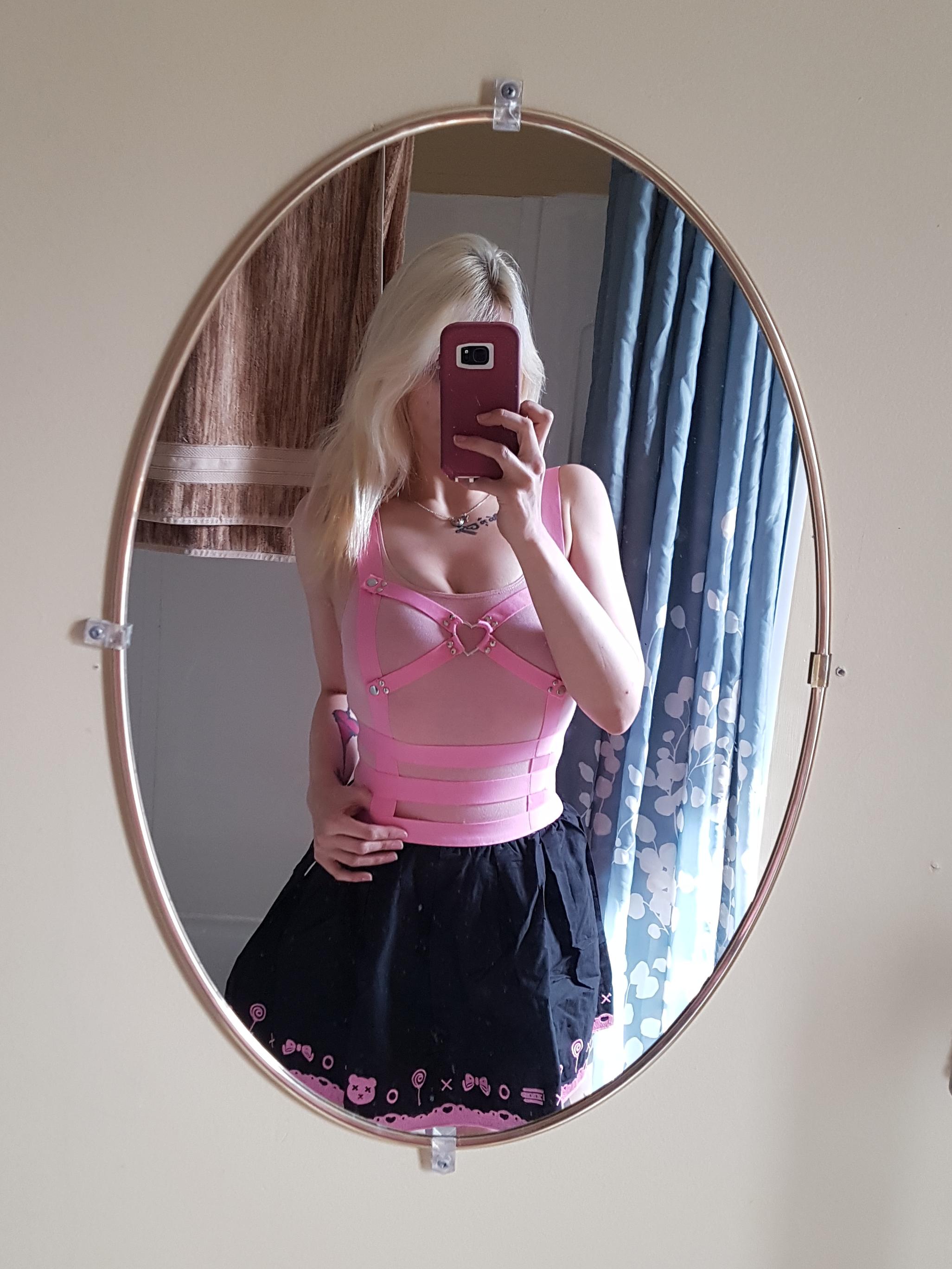 new outfit makes me feel like a cute little brat too 💖 | Scrolller